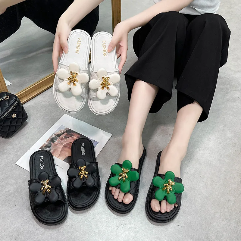 Slippers Women Wear Flat-bottomed Fashion Sandals And Slippers Out In ...