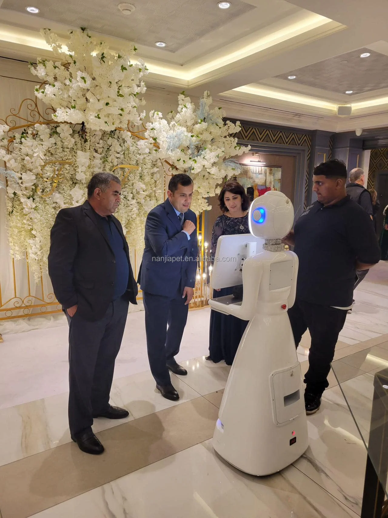 Magic Intelligent Operation Photobooth Machine Roaming Photo Booth ...