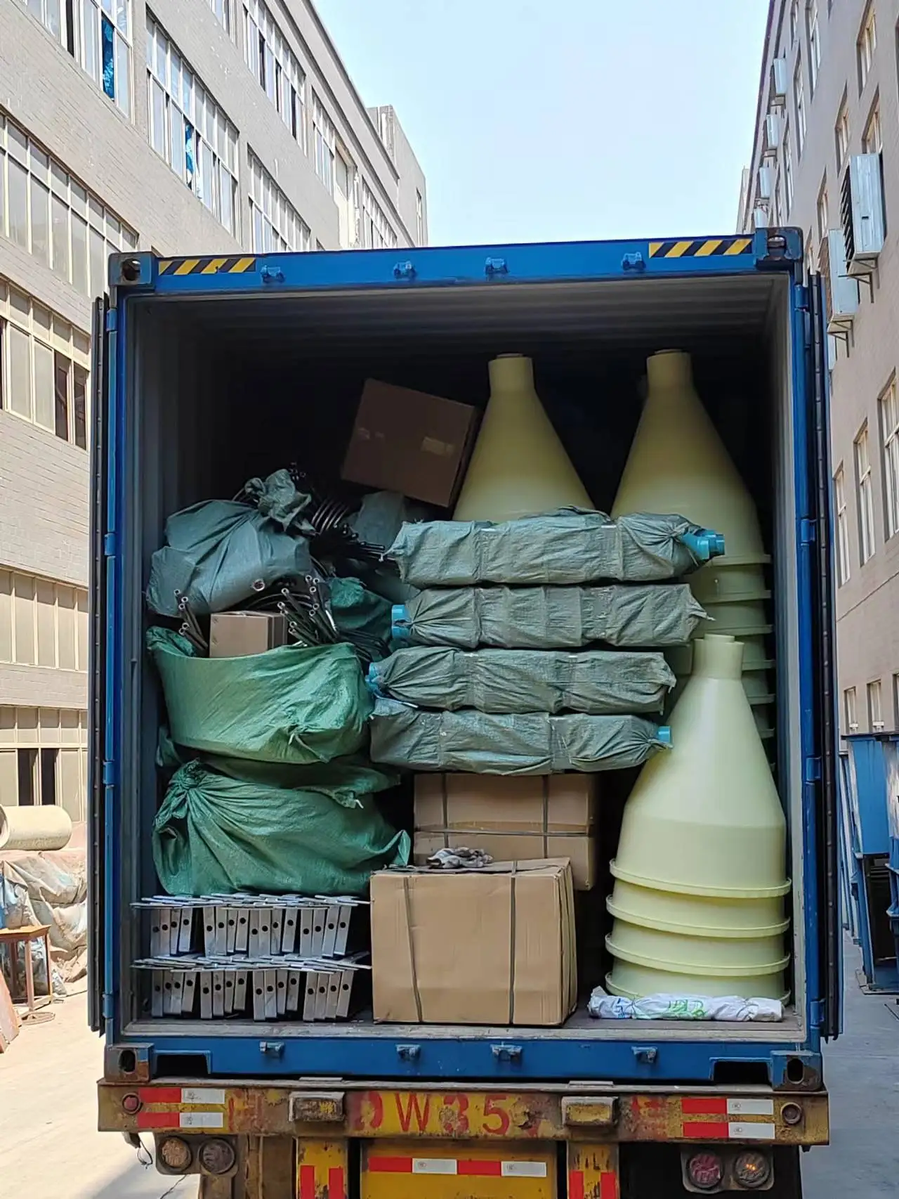 100 Kg Cast Iron Chassis Wet And Dry Pig Feeding Equipment Pig ...