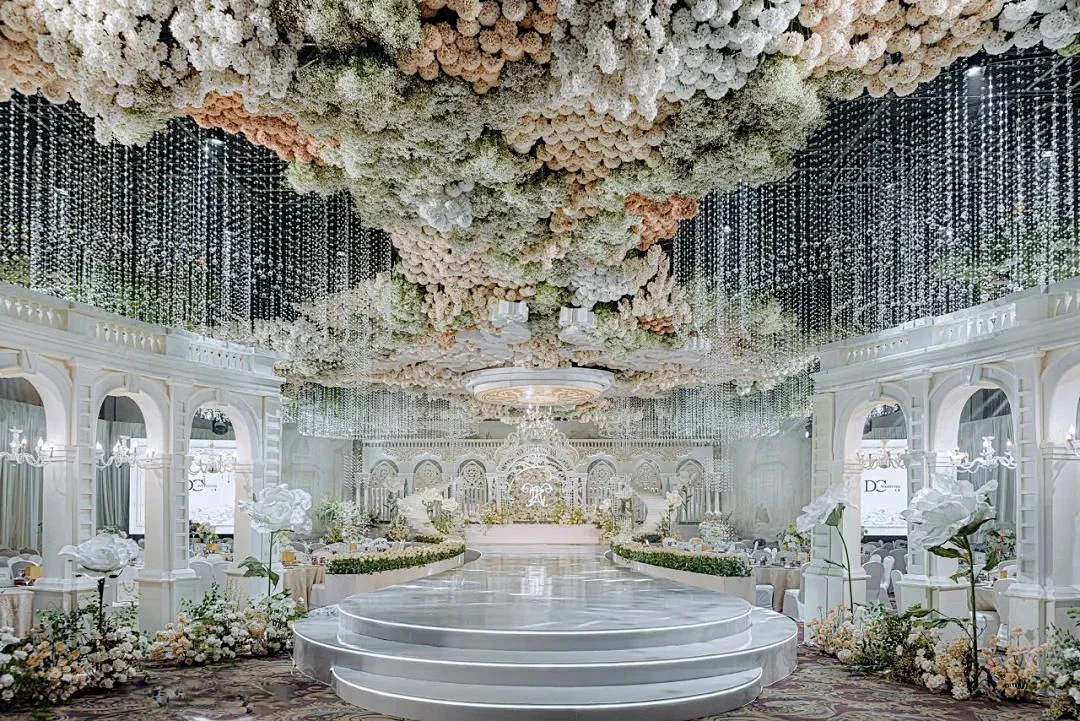 Elegant Wedding Decoration Ceiling Veil - Custom Floral Arch with ...