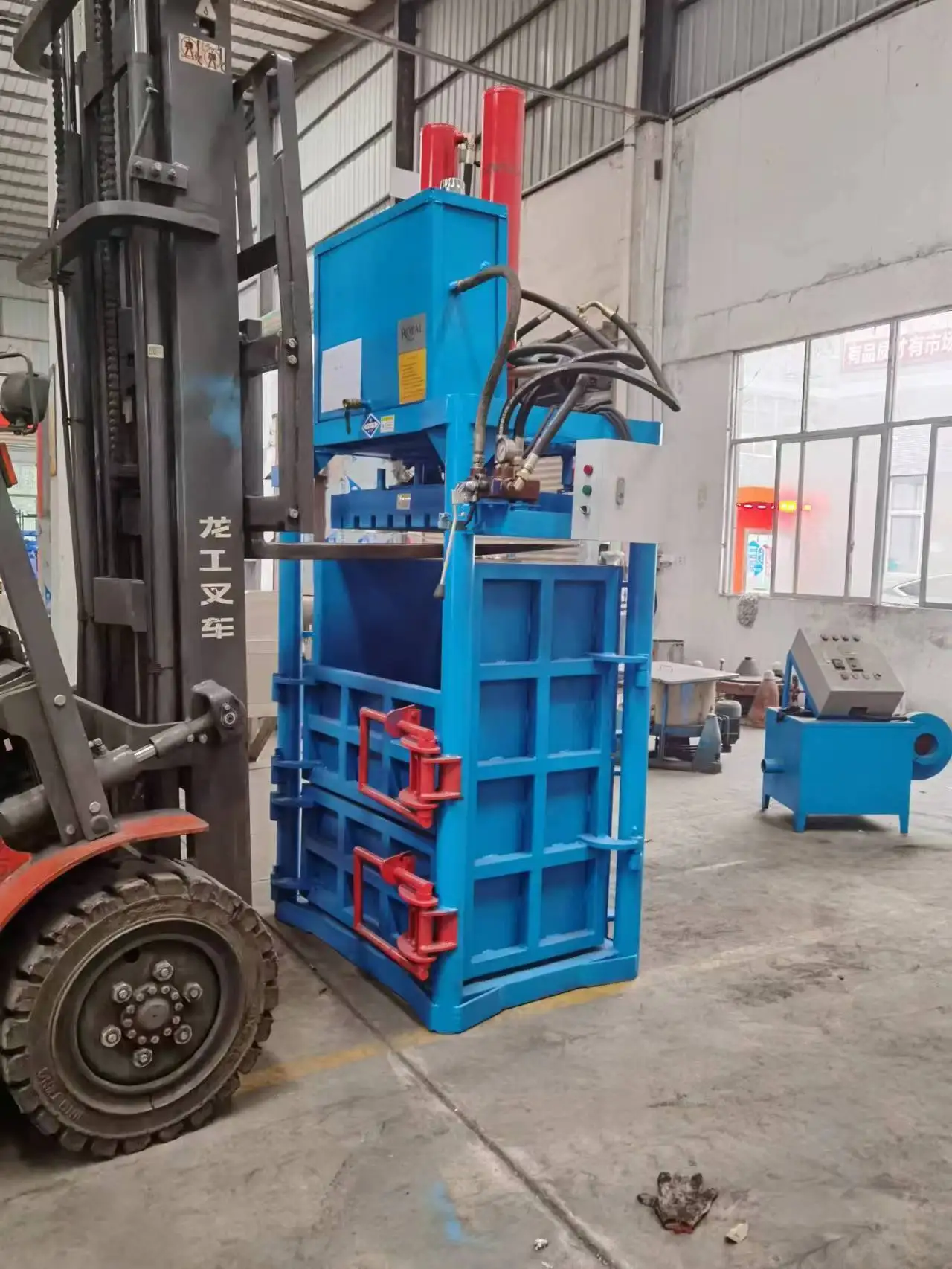 Vertical Hydraulic Plastic Bottle Compactor Baler Machine /rag Baling ...