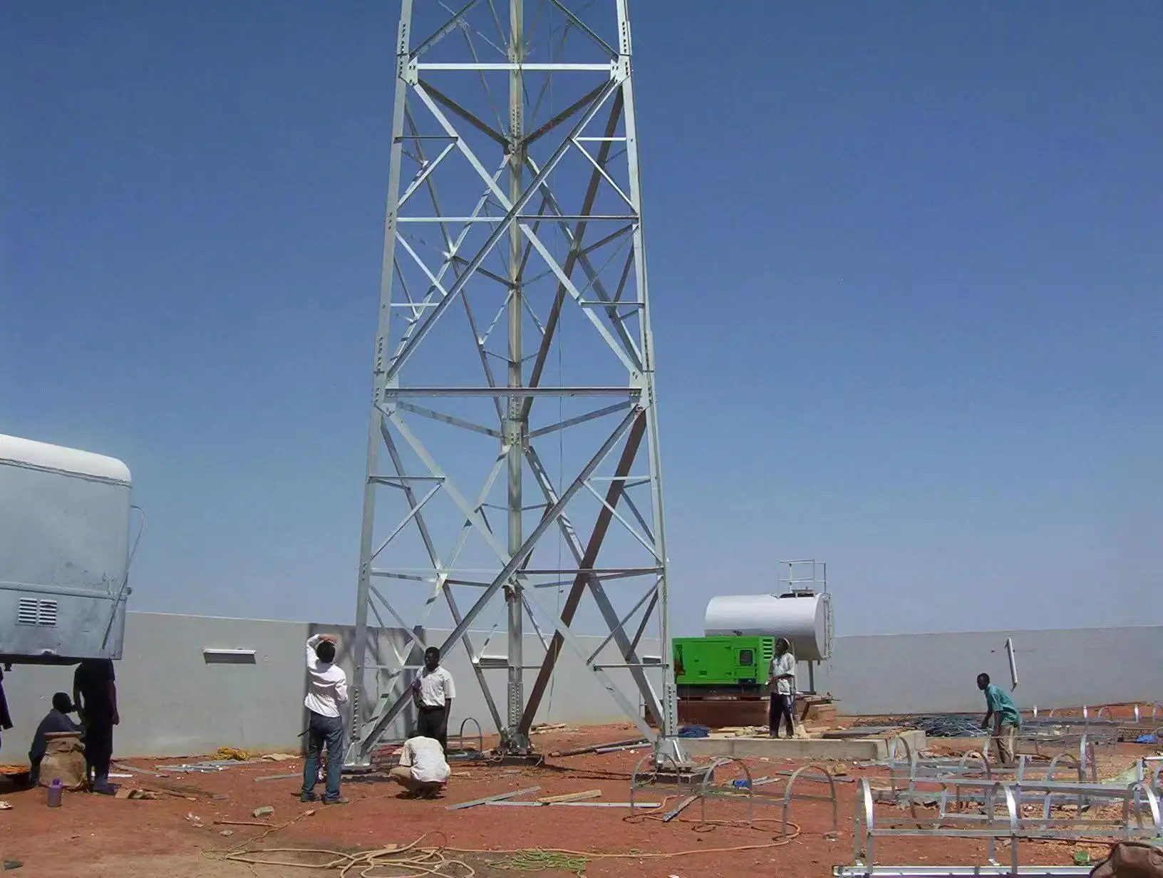 Self Supporting Cell Phone Signal Broadcasting Antenna Fm Radio Station ...