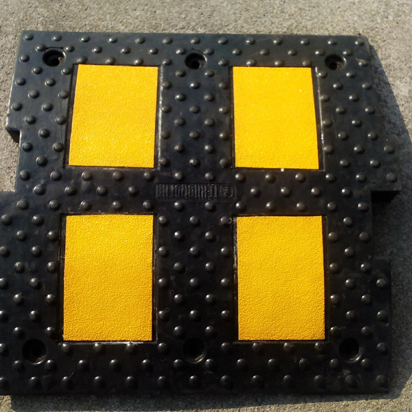 Reflective Road Safety Speed Hump Traffic Rubber Speed Humps Vehicle ...