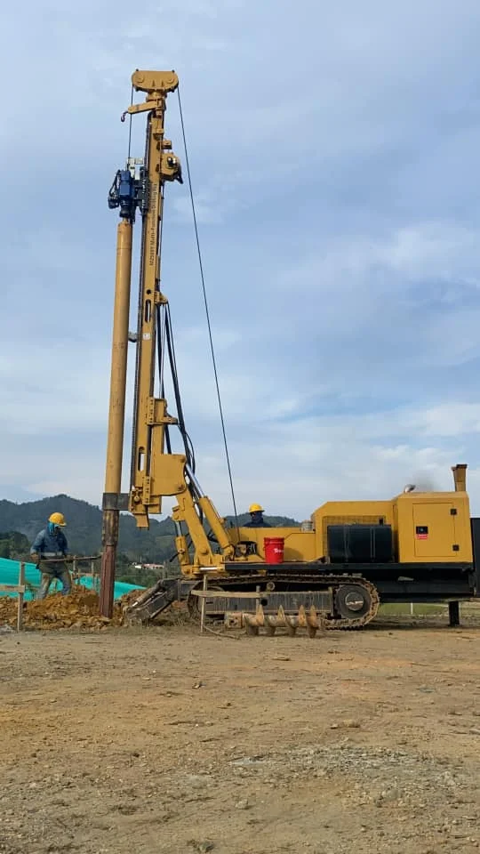 Crawler Rotary Drilling Rig With 20m Piling Depth 400m Bore Depth - Buy ...