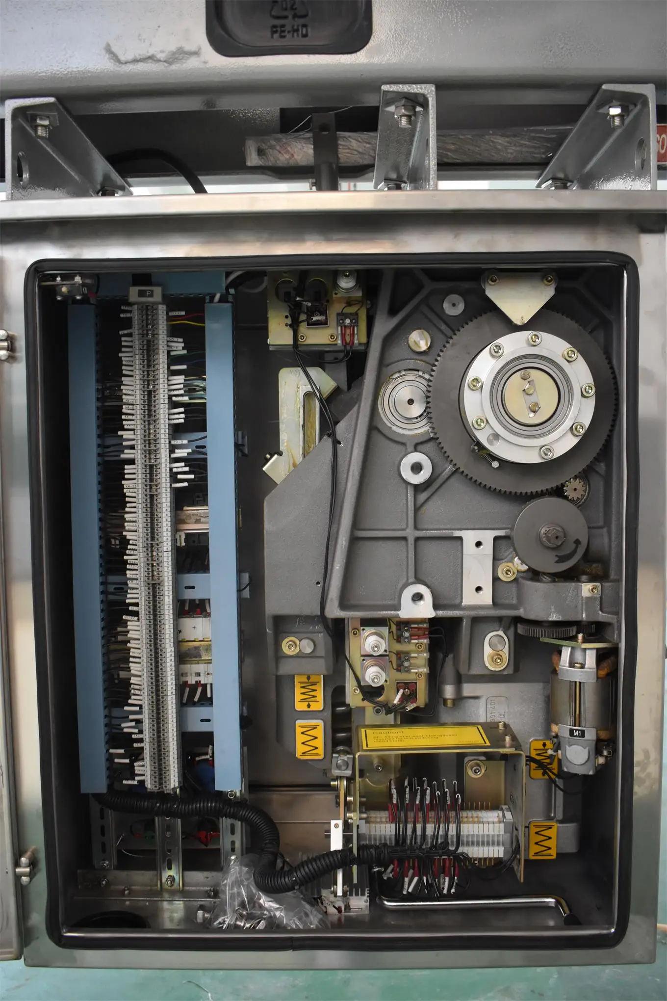 110KV to 145KV High Voltage Outdoor SF6 Circuit Breaker