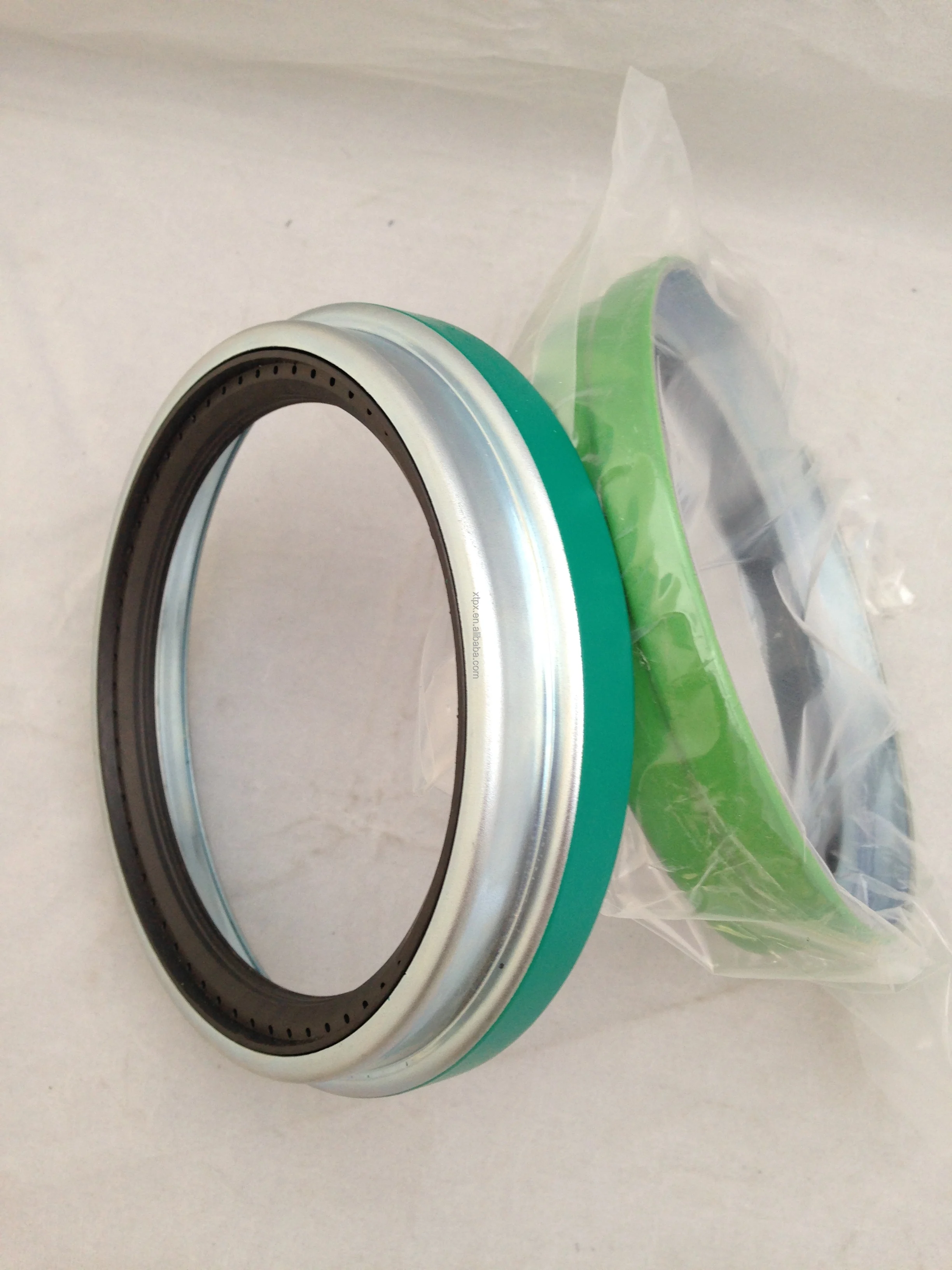 Truck Hub Oil Seal CR 47697 - Puxiang Quality & Customization