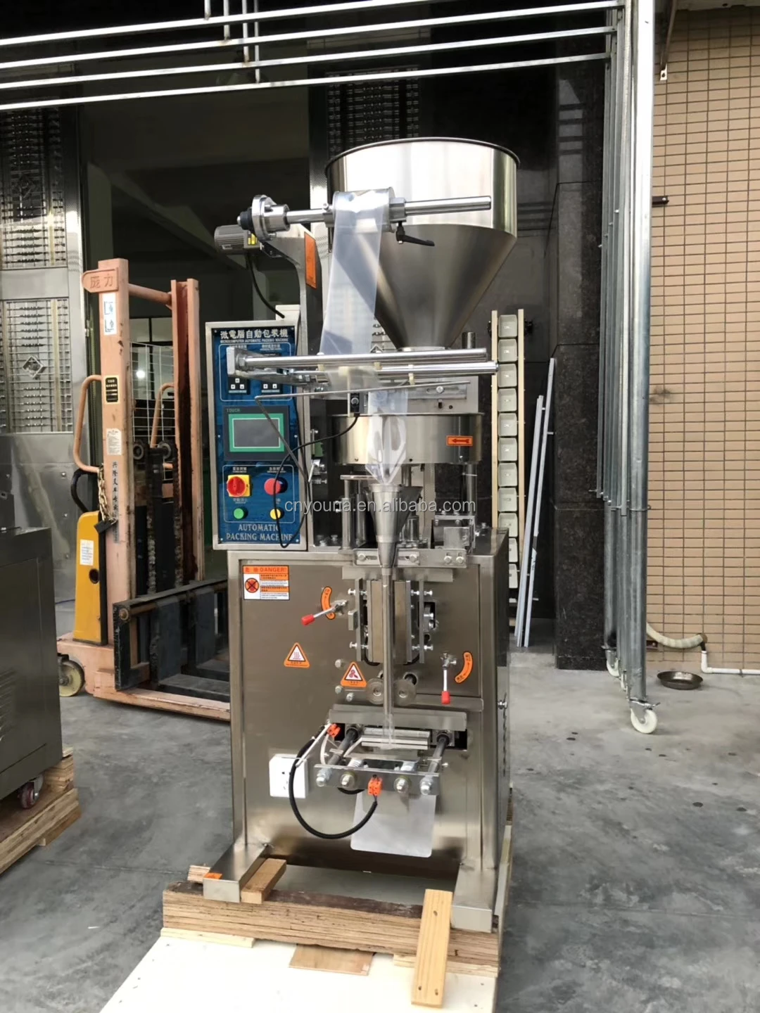 YOUNA Vertical Packing Machine - Efficient Grain Pouching