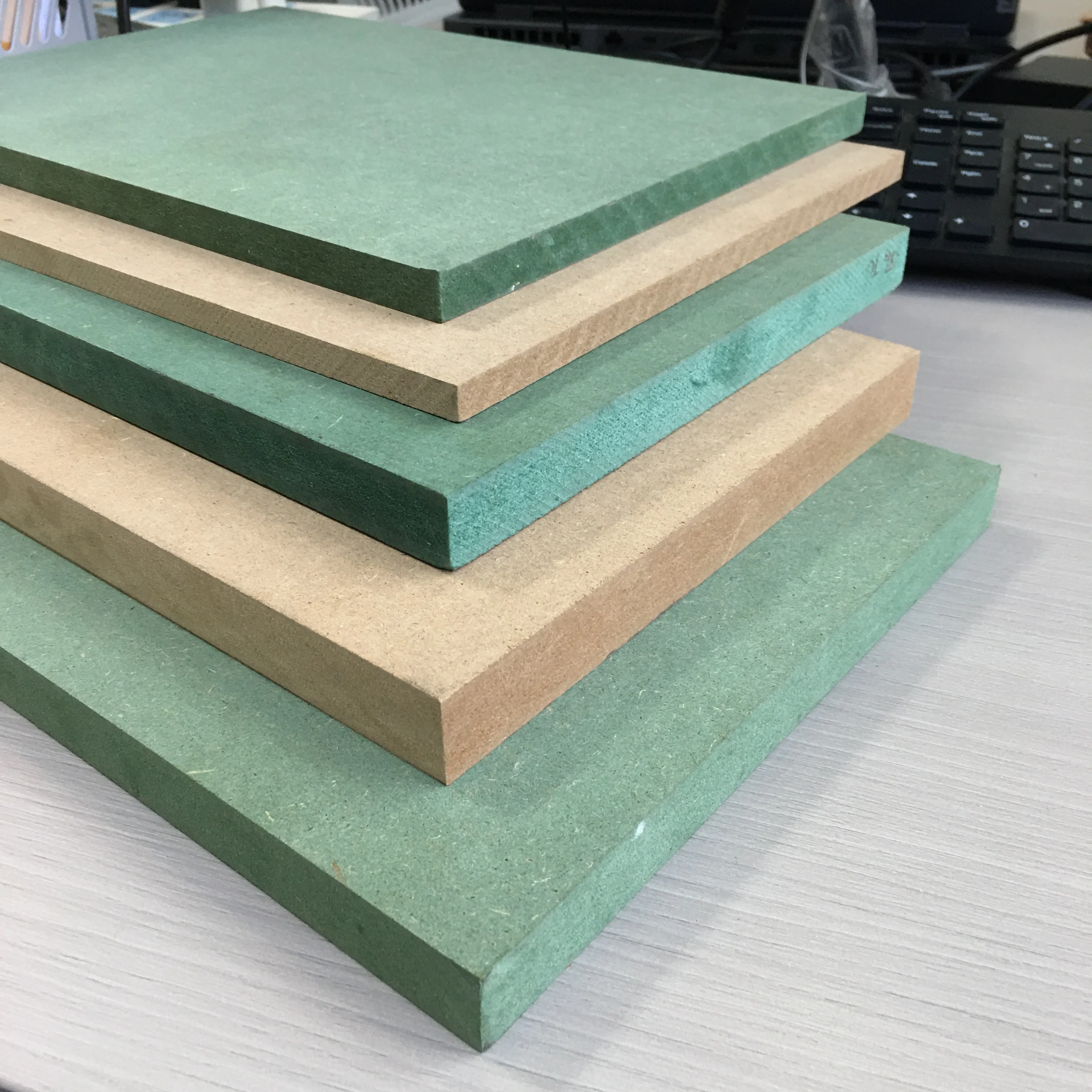 Import High Quality 18mm Moistureproof Green Hdhmr Board