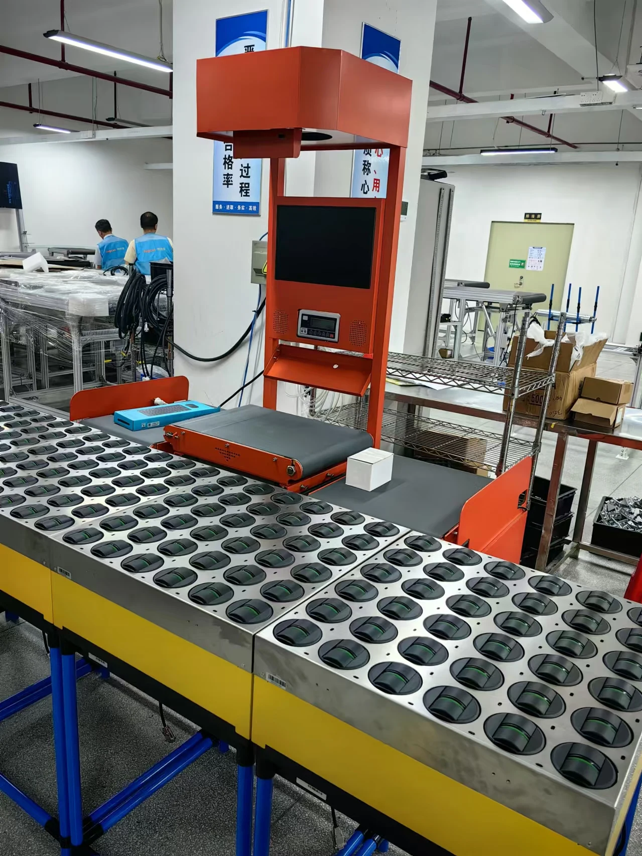 Logistic Center Cargo Conveying Sorting Equipment High-Speed Inclined ...