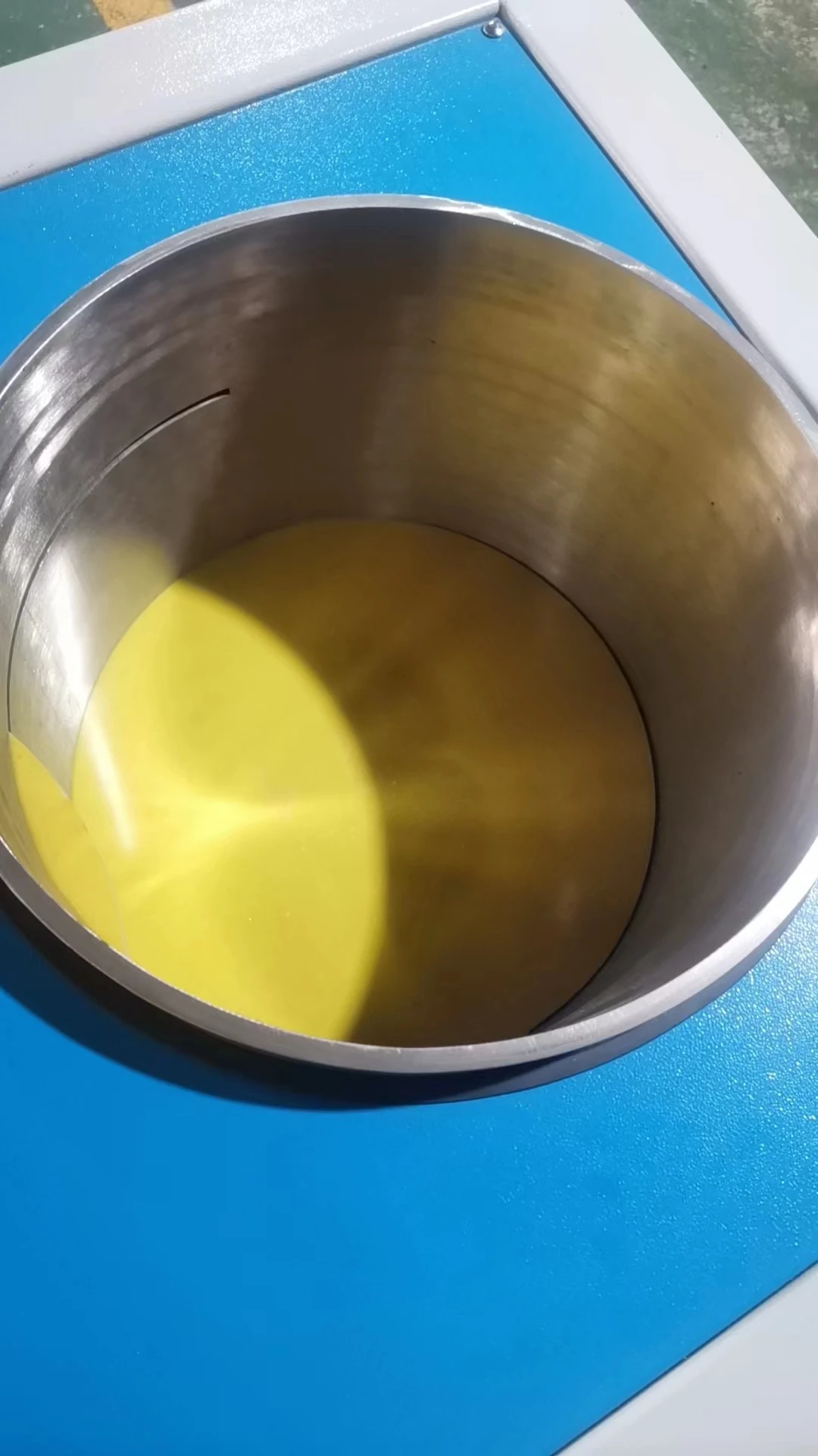 Spin Trim Deflashing Machine with Air Blowing Separator Factory Price ...