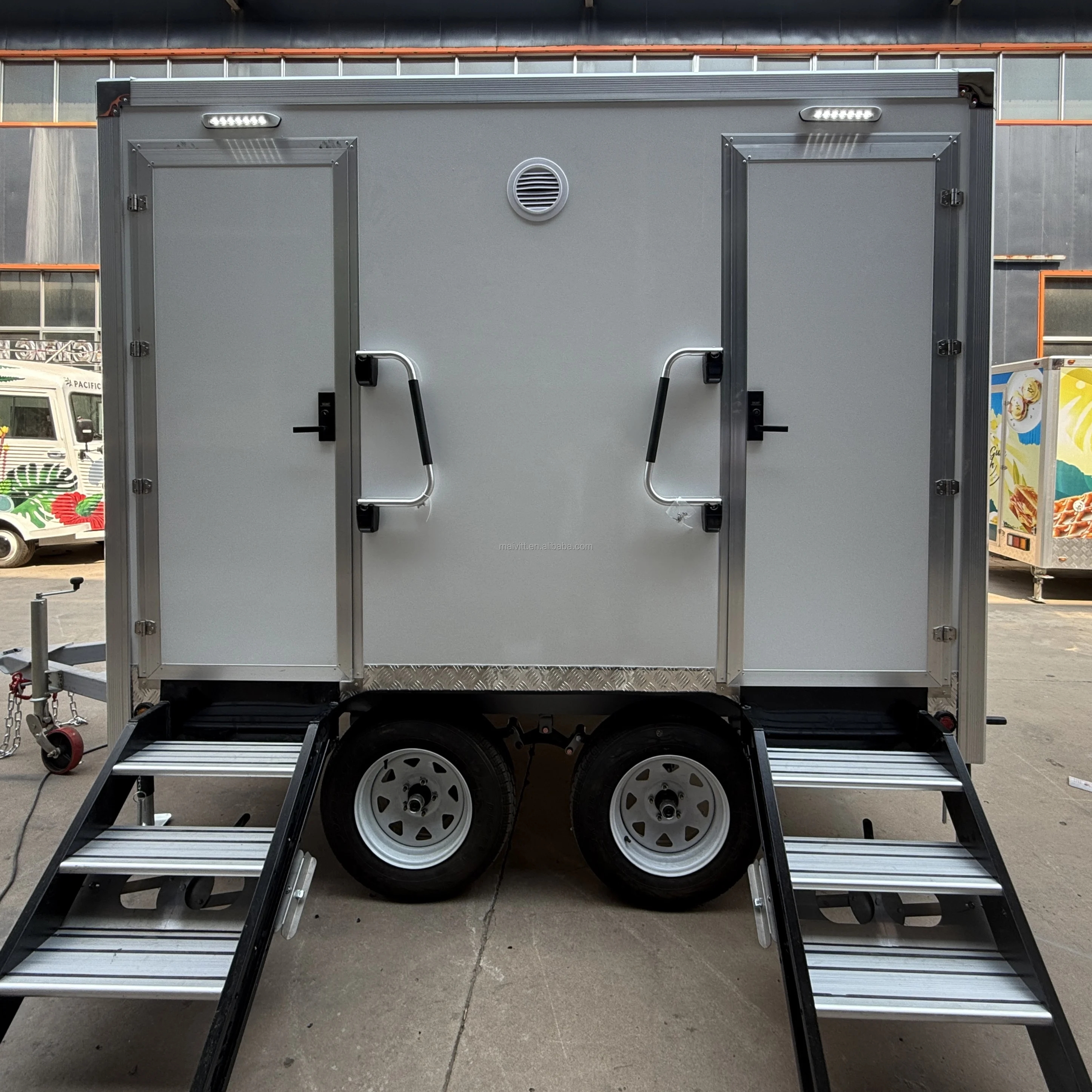 2 Stall Modern Portable Fiberglass Plate Toilet Trailer Durable Mobile ...