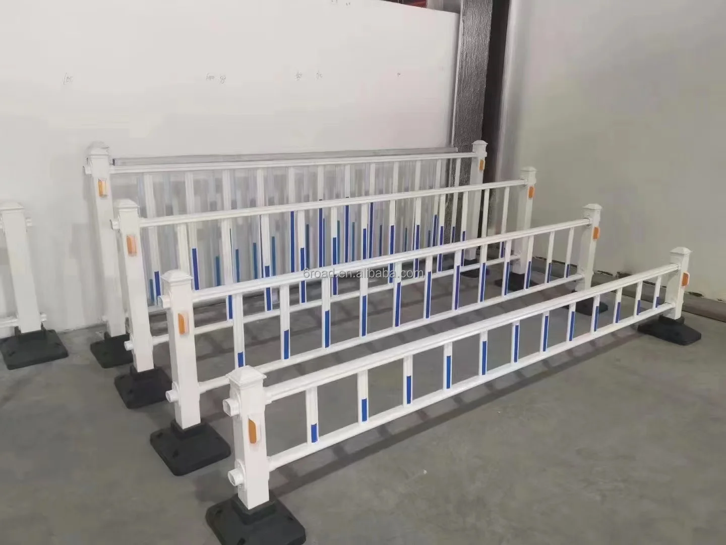 Steel Plastic City Road Lane Divider Guardrail Fence