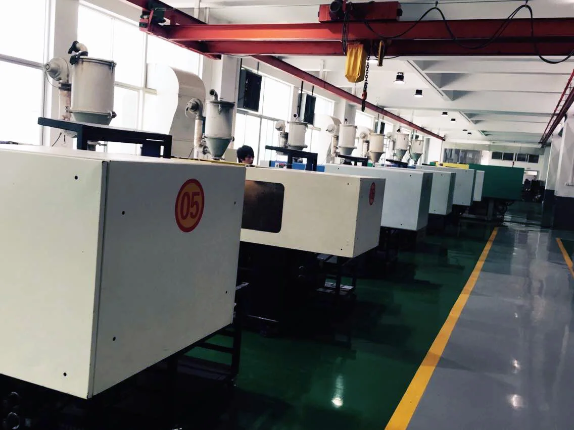 175oz Big Square Plastic Popcorn Bucket With Scalloped Top Edge ...