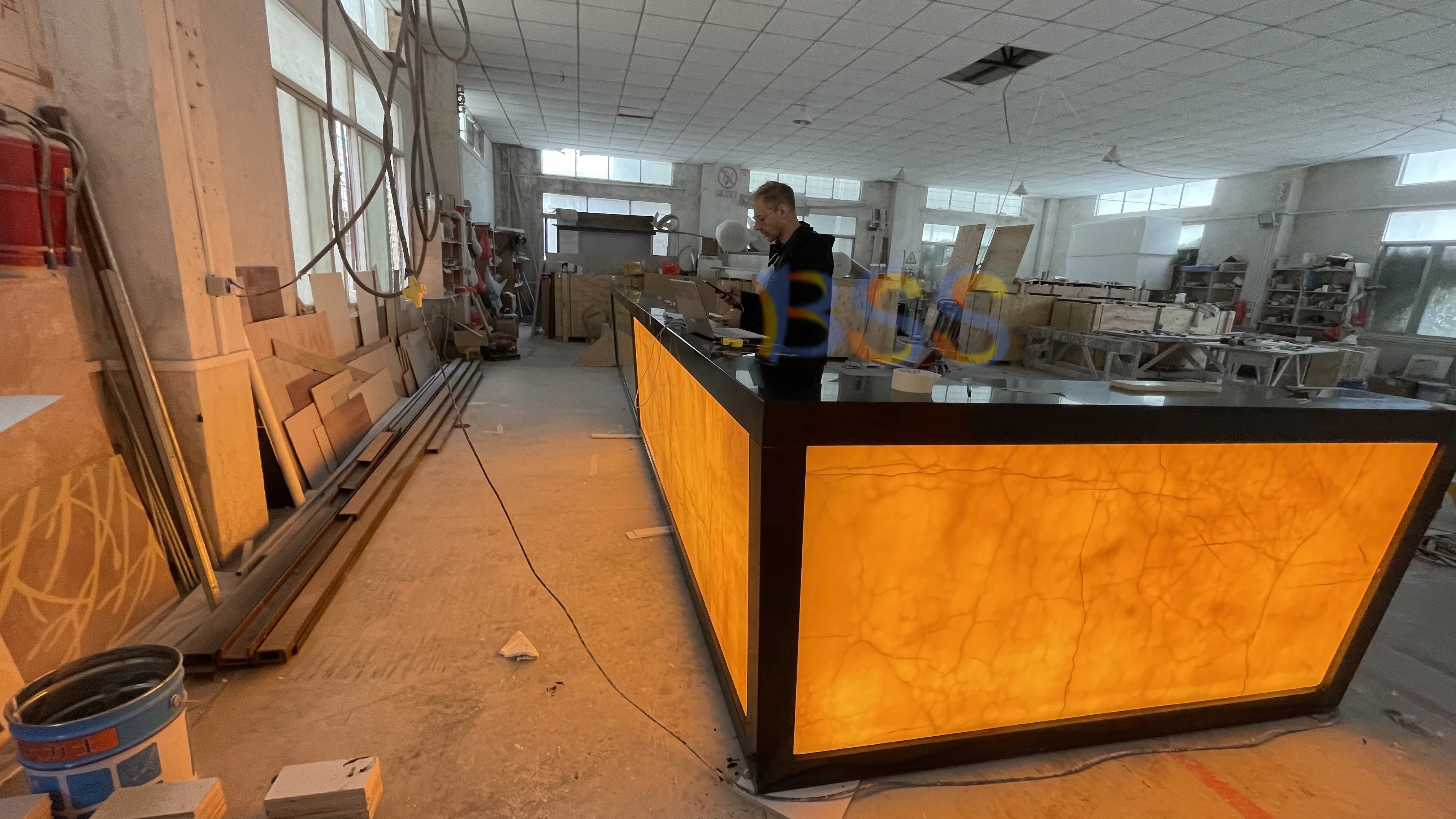 Bar Coffee Shop Design Prefabricated Luxurious Commercial Use Backlit ...