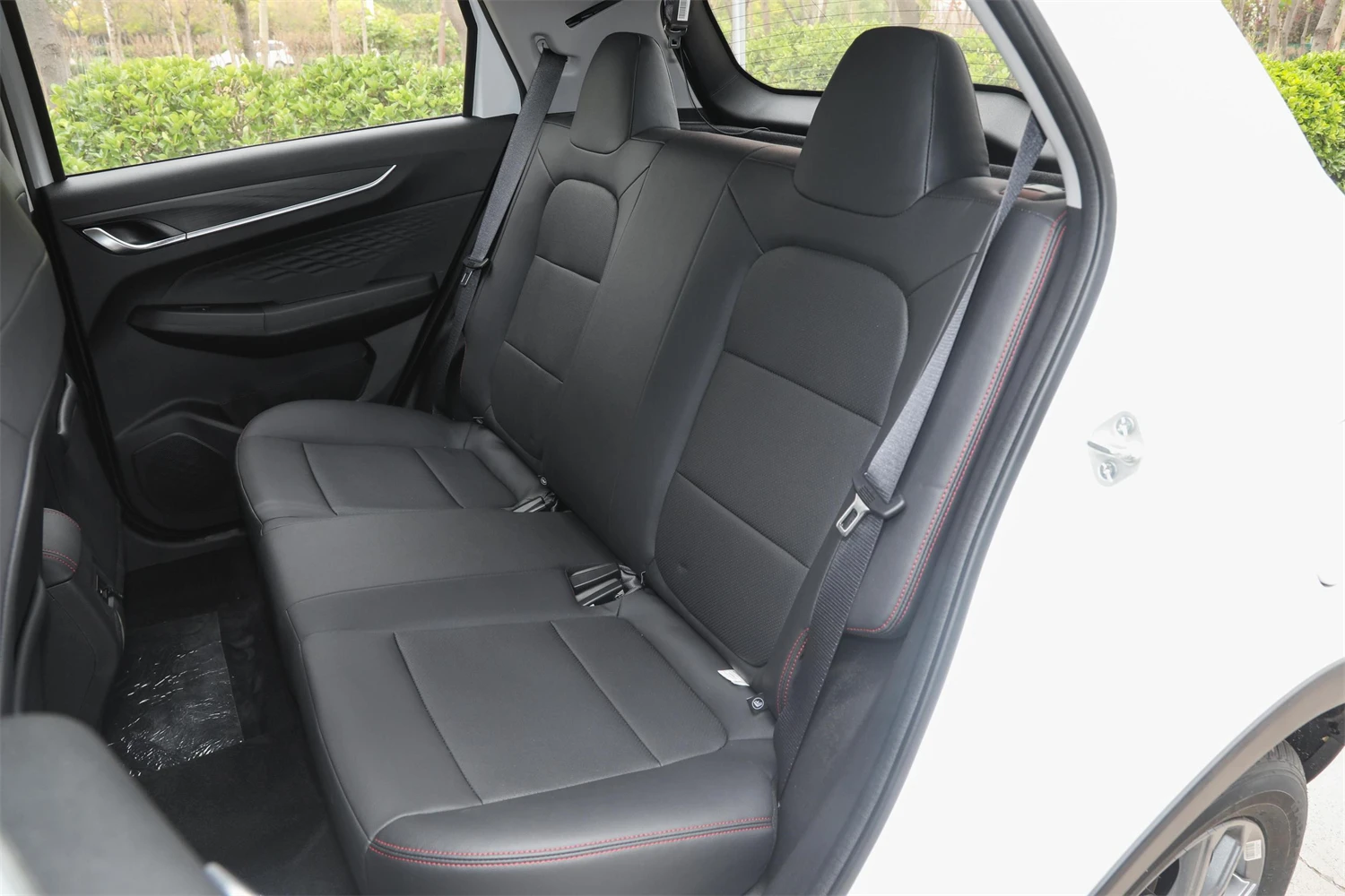 Geely Auto Livan X3 Pro - Compact SUV with Sunroof