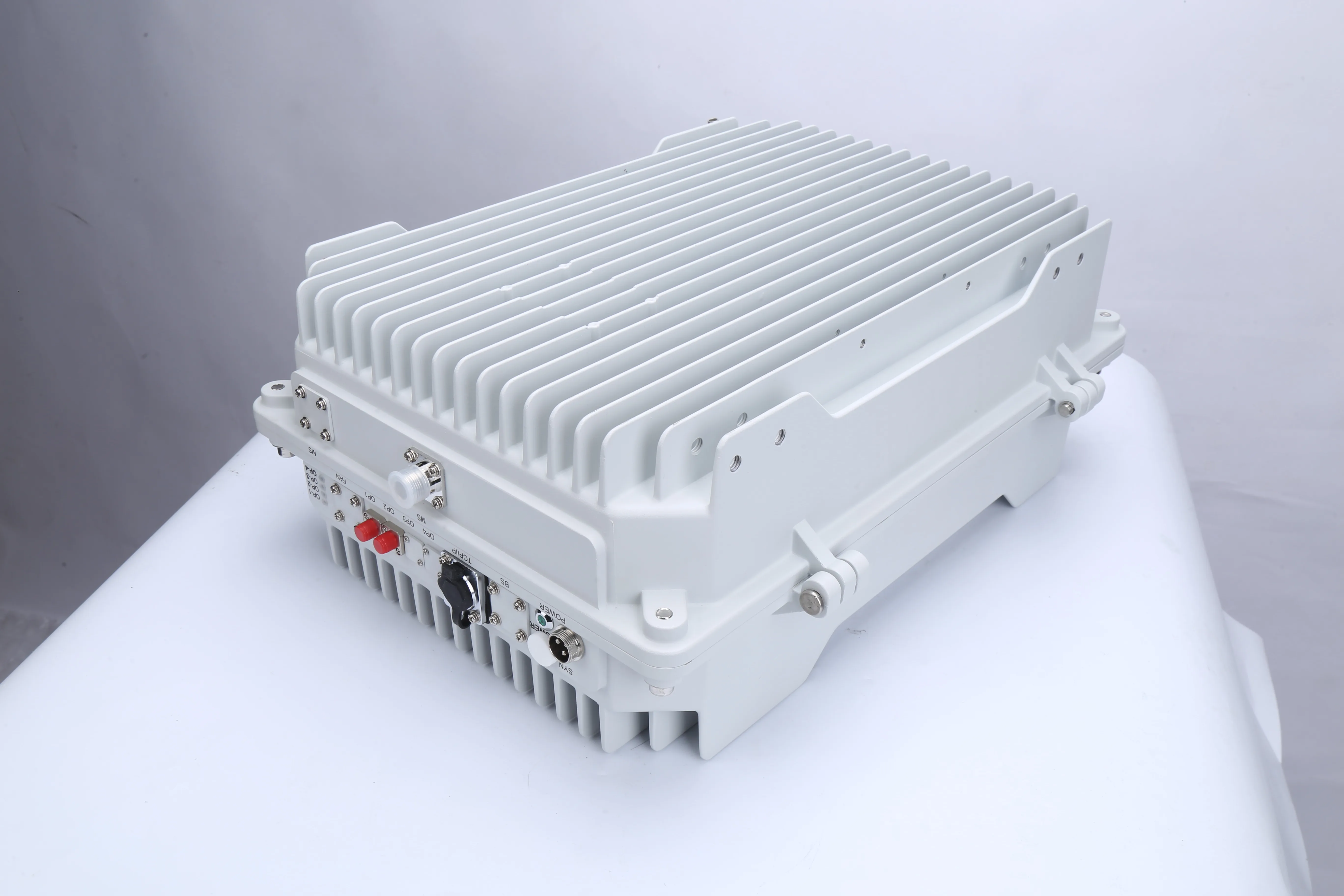 High Power Optical Fiber Signal Amplifier for Cellular Networks