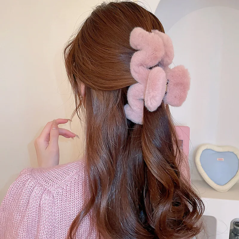 Solid Color Rabbit Fur Hair Clips Wavy Design Plush Barrette Hair Grab ...