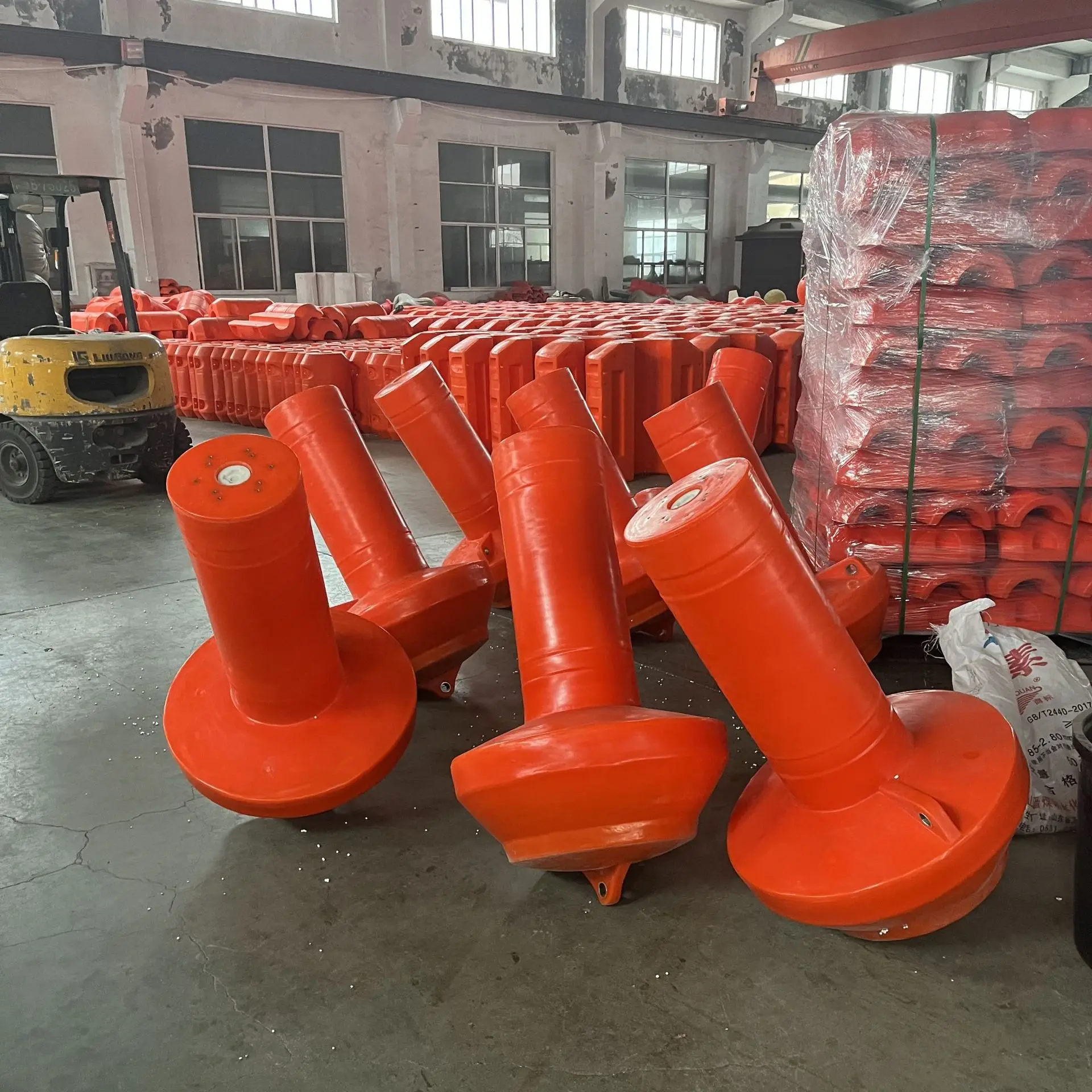 Alibaba.com: Custom 700*1200mm plastic marine buoys with solar light ...
