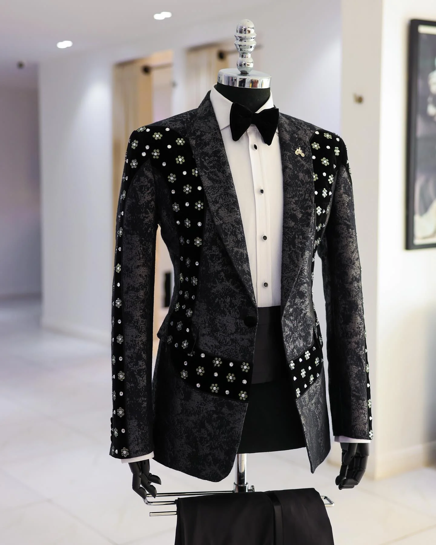 Custom Men Suit Black Tuxedo Appliques Peaked Lapel Beads Formal ...