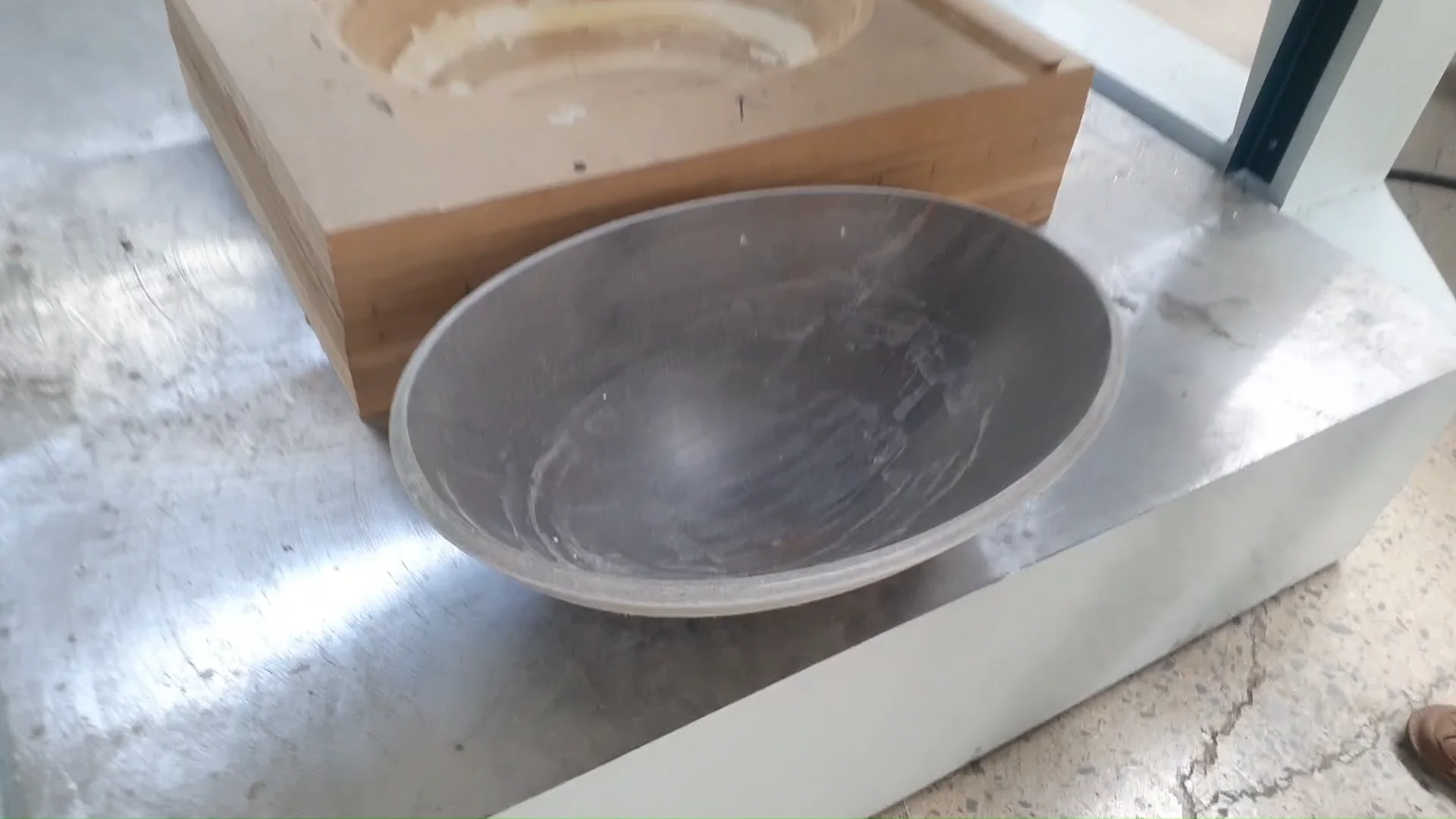 Hydraulic Press Machine Corian Basin Acrylic Dome Solid Surface Sink ...