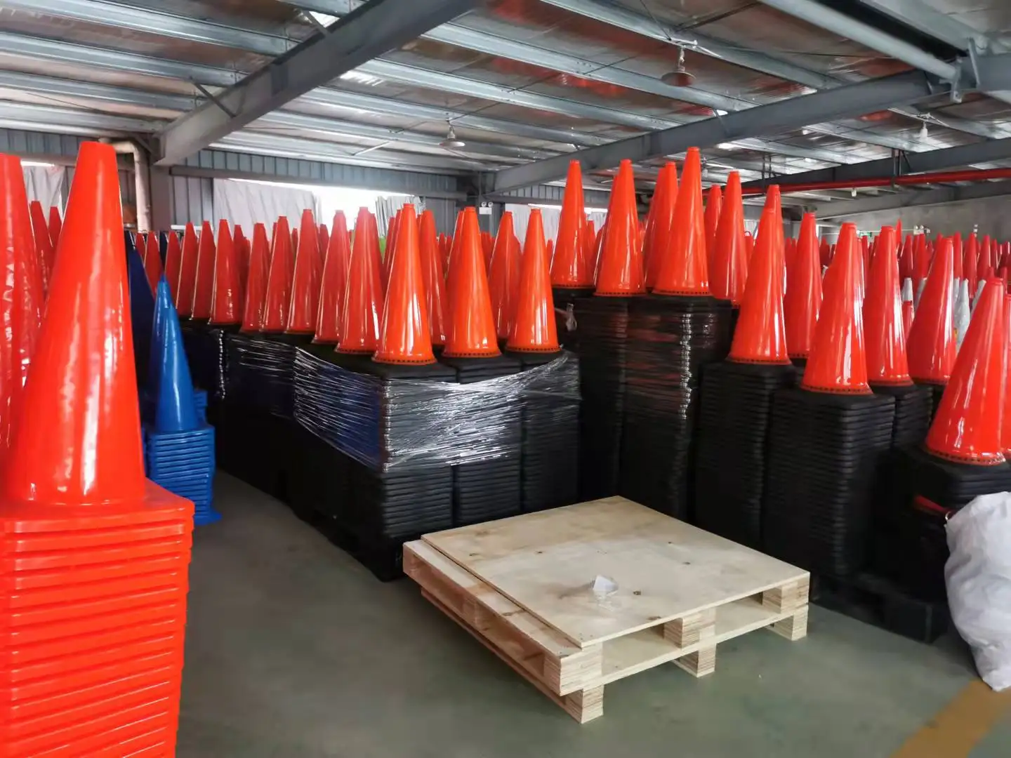 Benc 28 Inch Multipurpose Construction Parking Lot Pvc Traffic Control ...