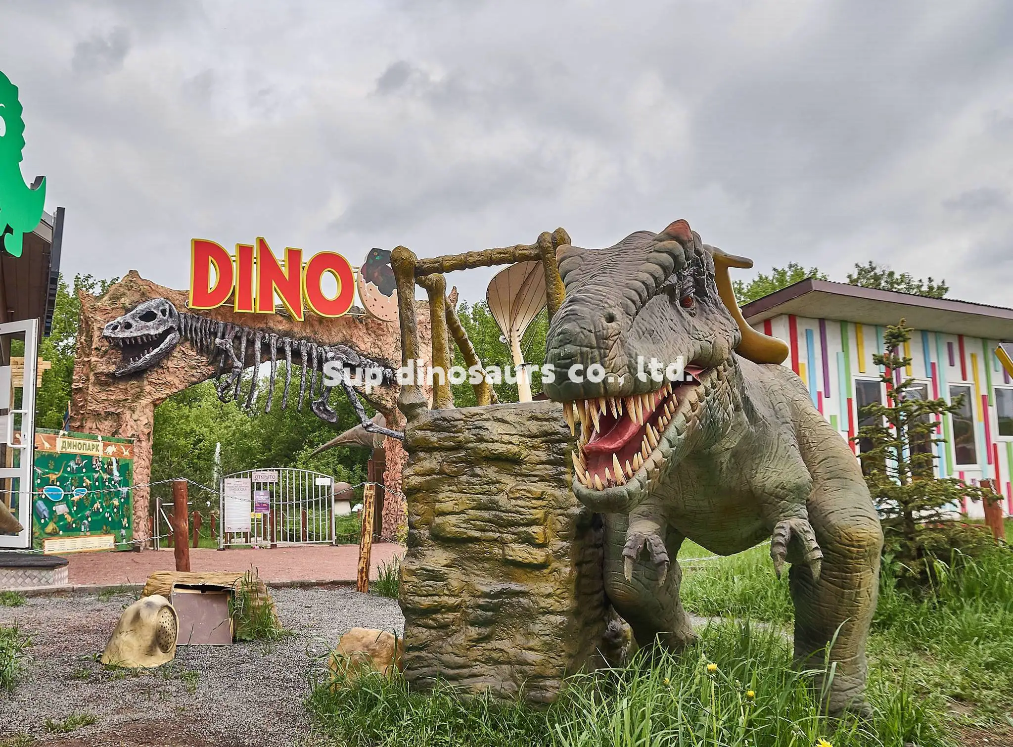 Realistic Simulation Kids Ride Electric Dinosaur Ride Amusement Park ...