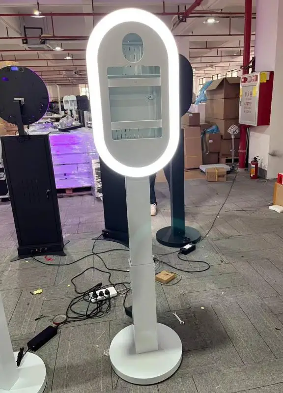 DSLR Oval Ipad Photo Booth - Portable Selfie Booth