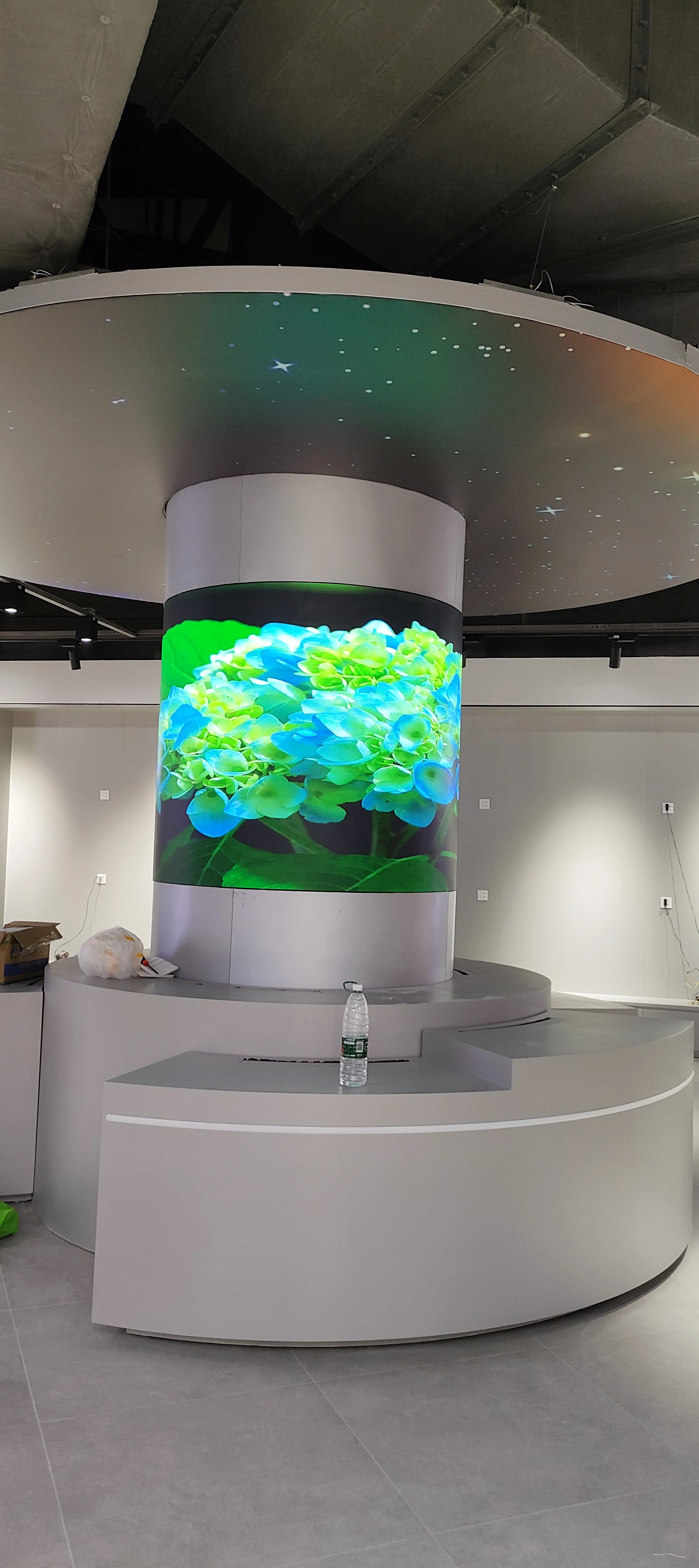 Outdoor Flexible LED Screen - 4K Rental Video Wall P2.5