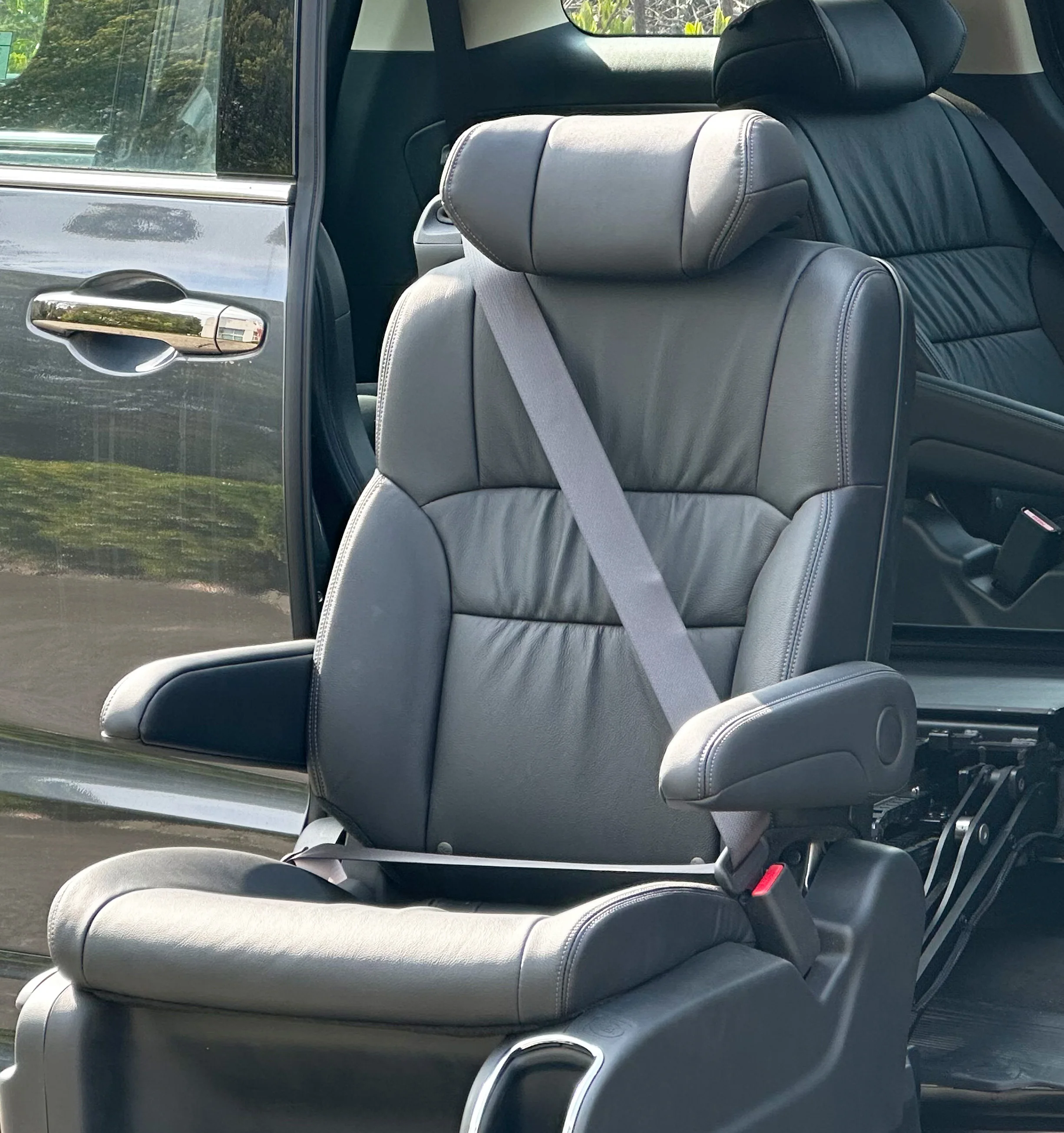 Luxury Electric Adjustable Leather Seat for Disabled Users