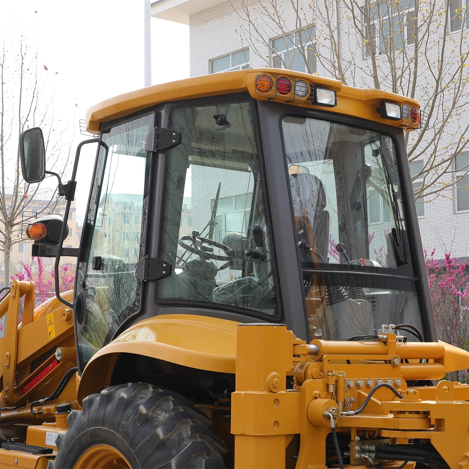 Wolf SHANMON 388H Backhoe Loaders with 6 in 1 bucket in Russia - Online ...