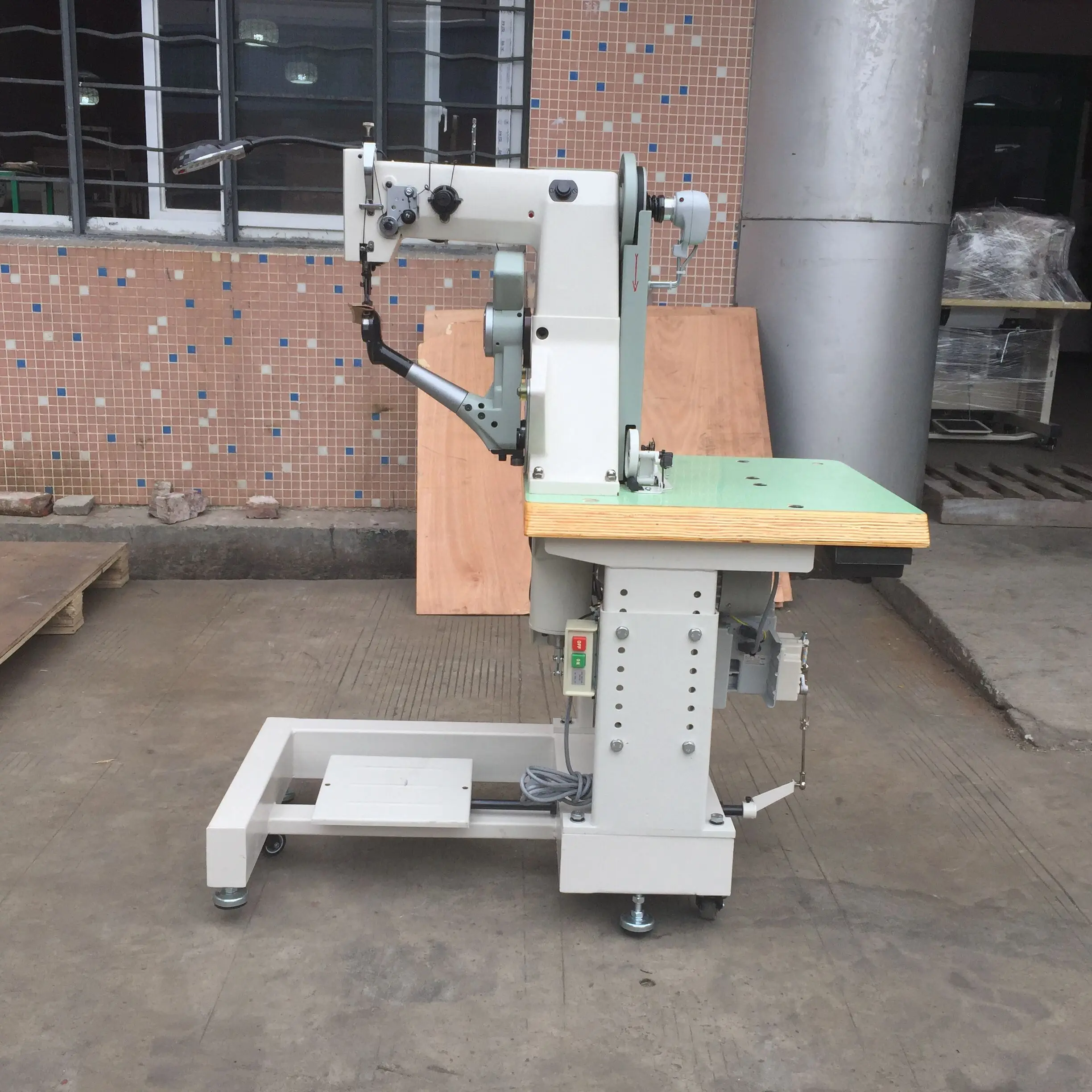 JN-168 Double Thread Swing Arm Side Seam Stitching Machine - High-Speed ...
