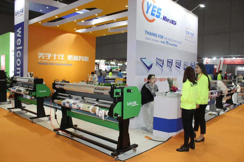 1600mmx3000mm Sticker Table Applicator Machine Flatbed Laminator For ...