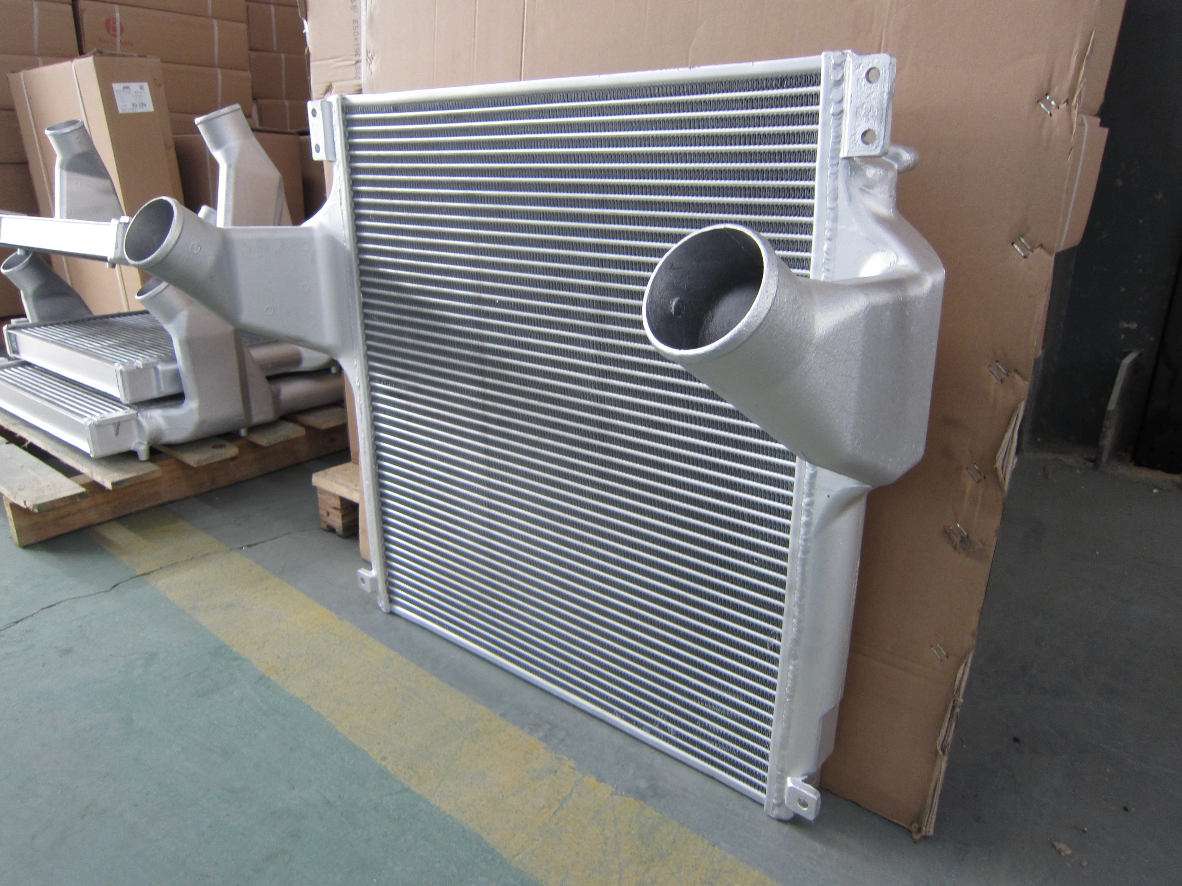 ME298023 Intercooler for Mitsubishi Fuso 6M70 - Efficient Cooling