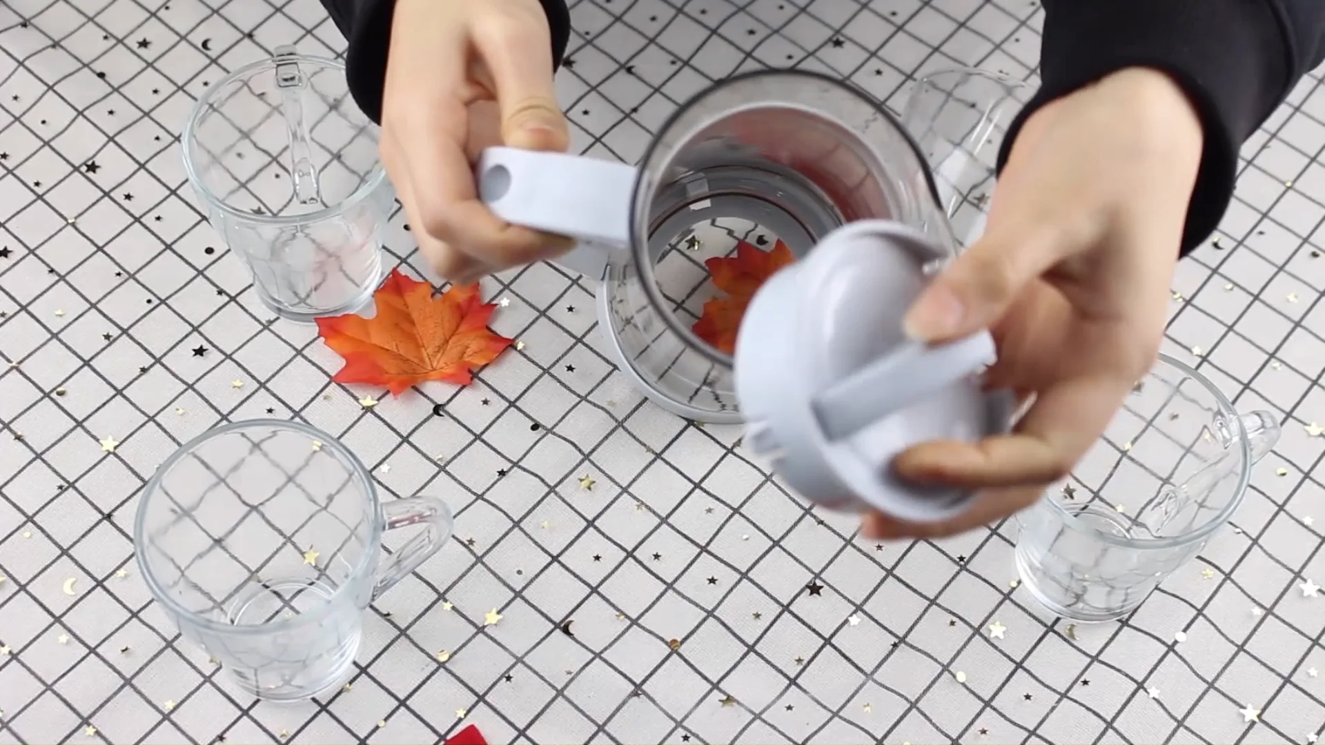 1 Liter Borosilicate Water Jug Glass Pitcher With Lid - Buy ...