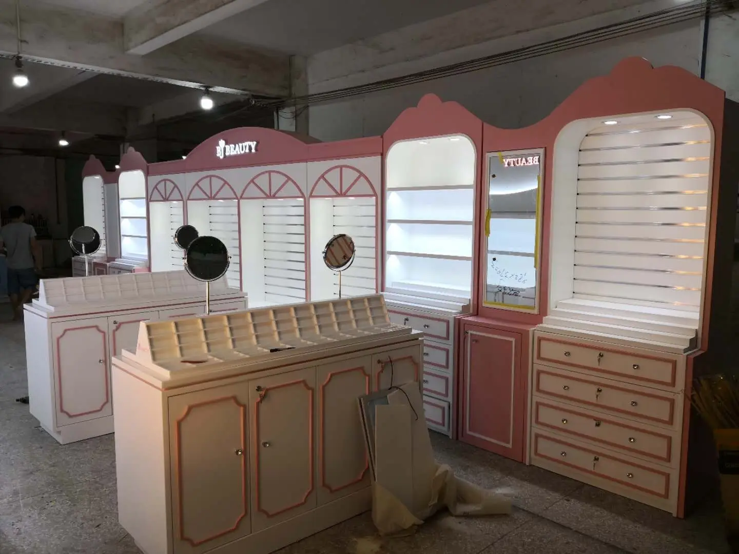 Makeup Display Showcase - Perfume Shop Design Customized