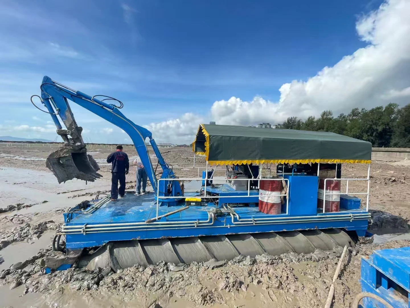 KEDA Swamp Land Amphibious Dredger - Multifunctional & Durable