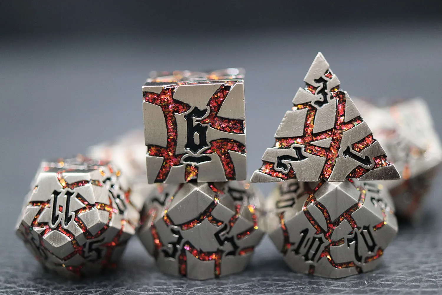 Red Mica Glitter Sharp Edge Cracked Style Sliver Metal Dice Set With ...