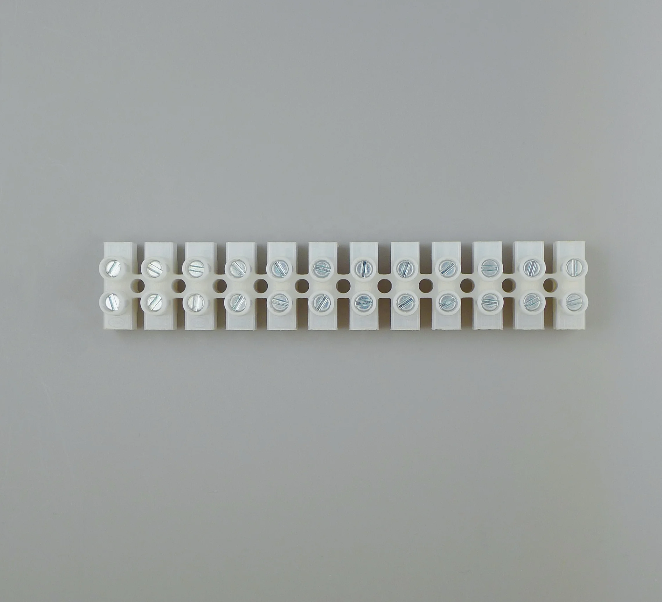 KREALUX BELEKS T04 12 Position Feed through Terminal Block