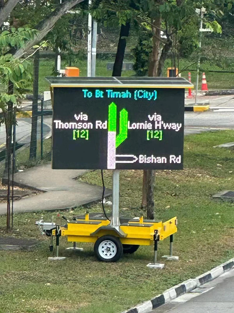 Outdoor City Road Variable Message Sign Changeable Message Sign Mobile ...