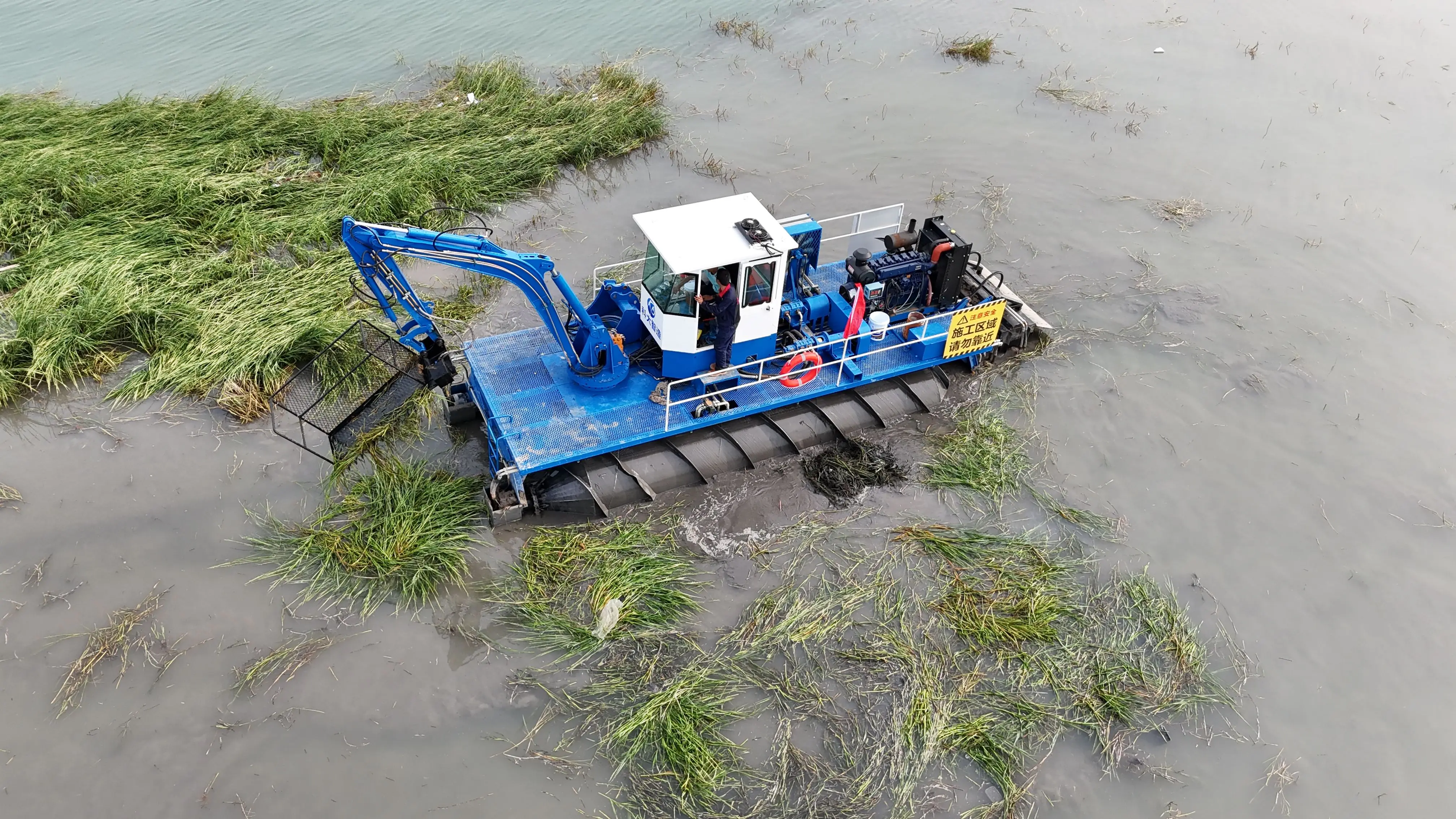 Shallow Water Dredger Multi-purpose Amphibious sand Dredger Watermaster ...