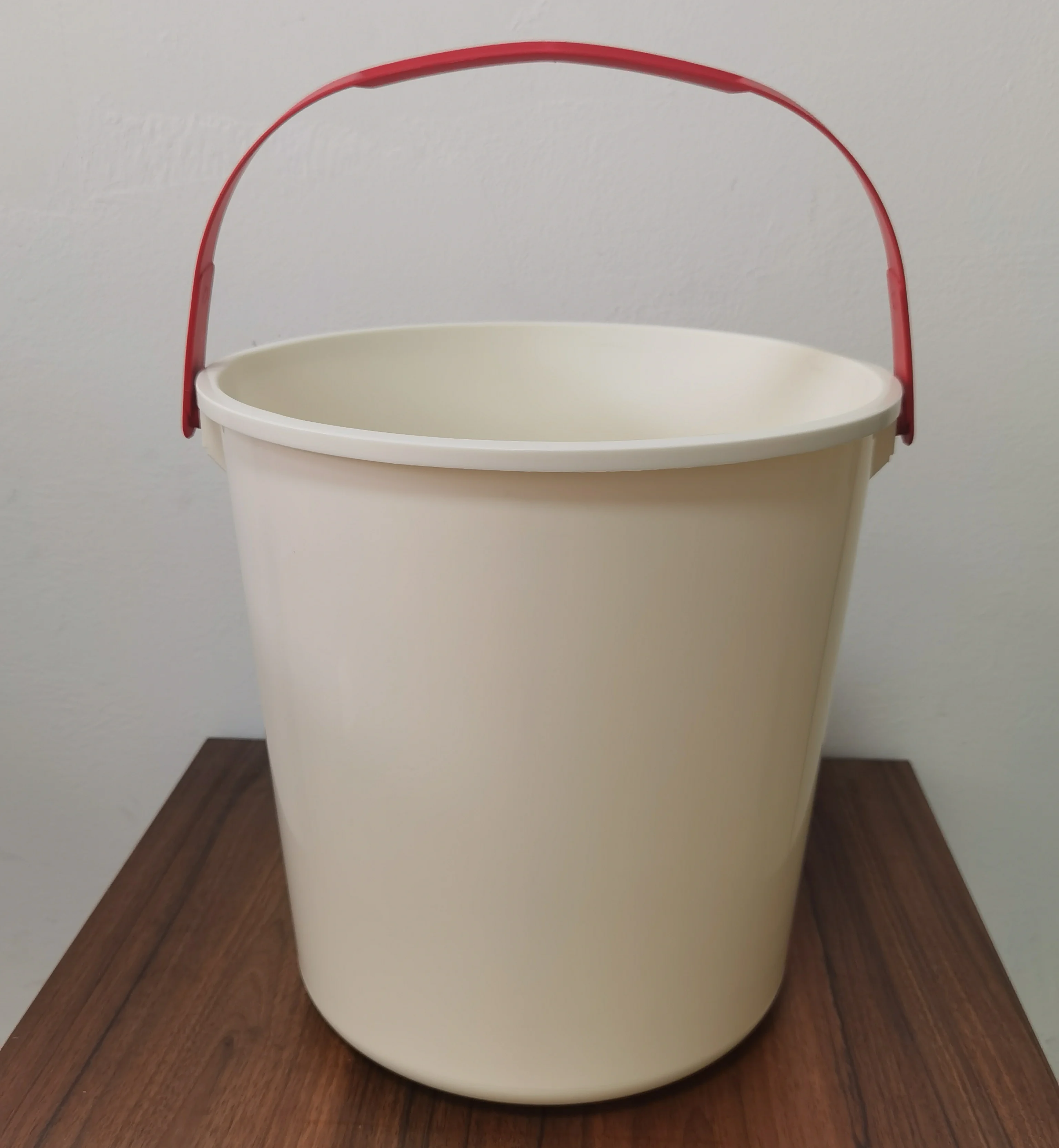 14l Heavy Duty Plastic Pail Oxfam Bucket, Handle and Plastic 50MM Clip ...