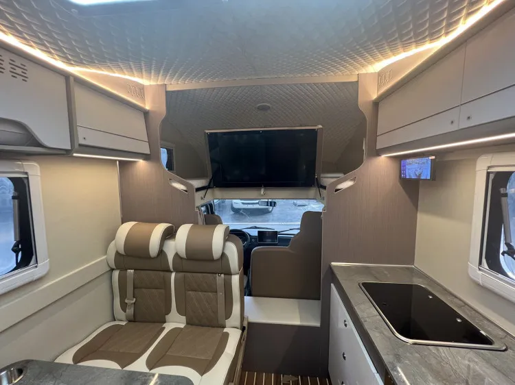 Luxury RV Camper Truck ISUZU Motorhome for Sale in Saudi Arabia