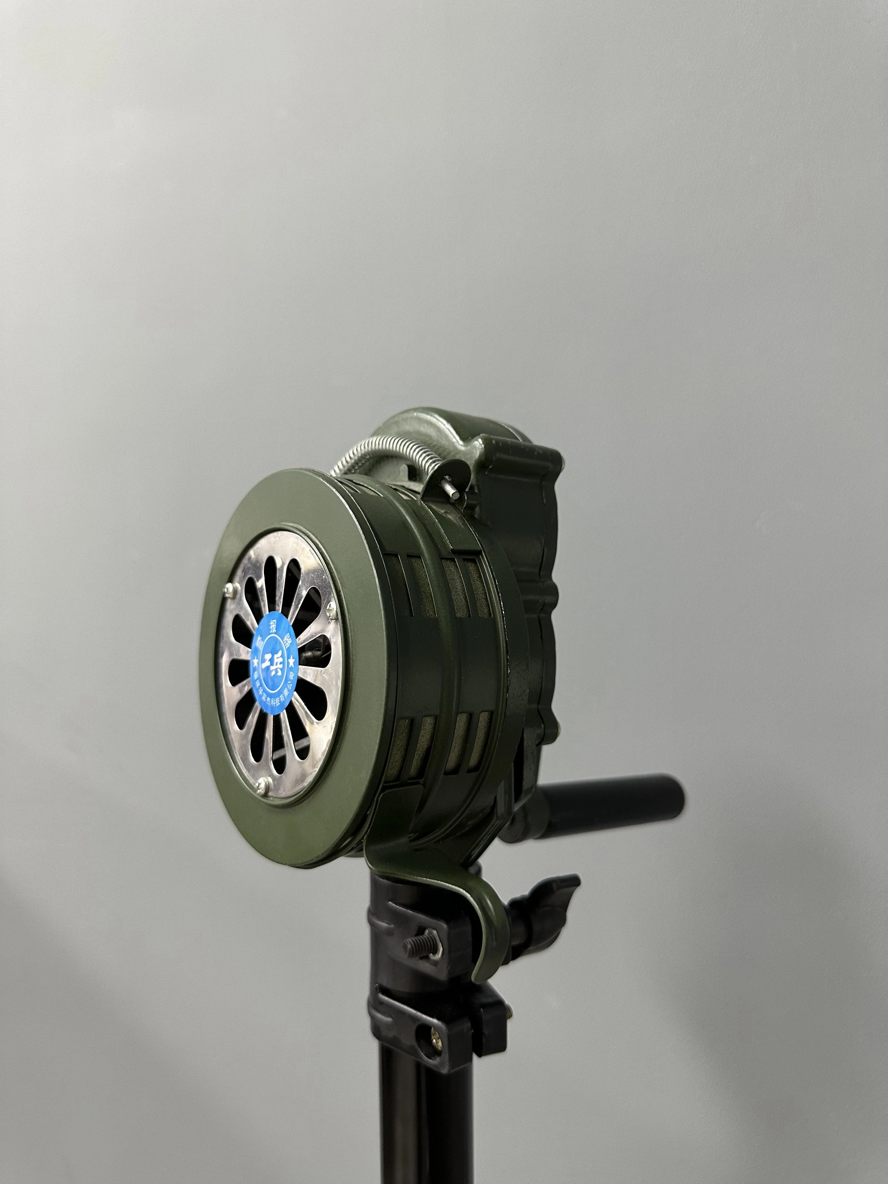 Metal Hand Crank Siren,Loud Air Raid Siren With Foldable Tripod Stand ...