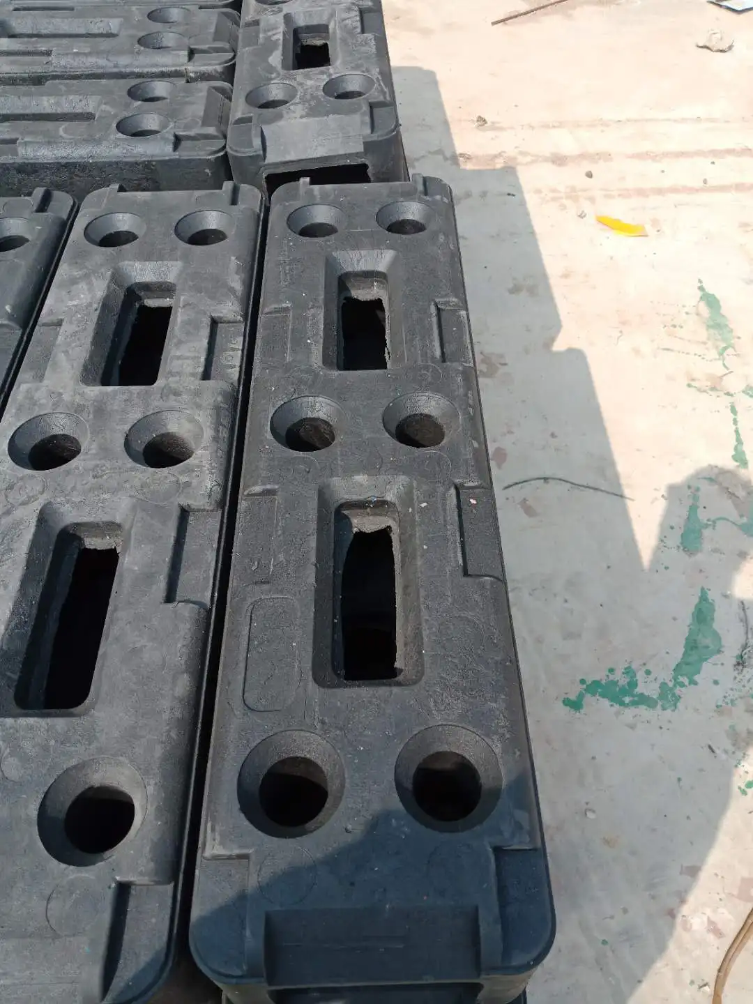 Recycled Rubber Fencing Feet - Durable and Eco-friendly