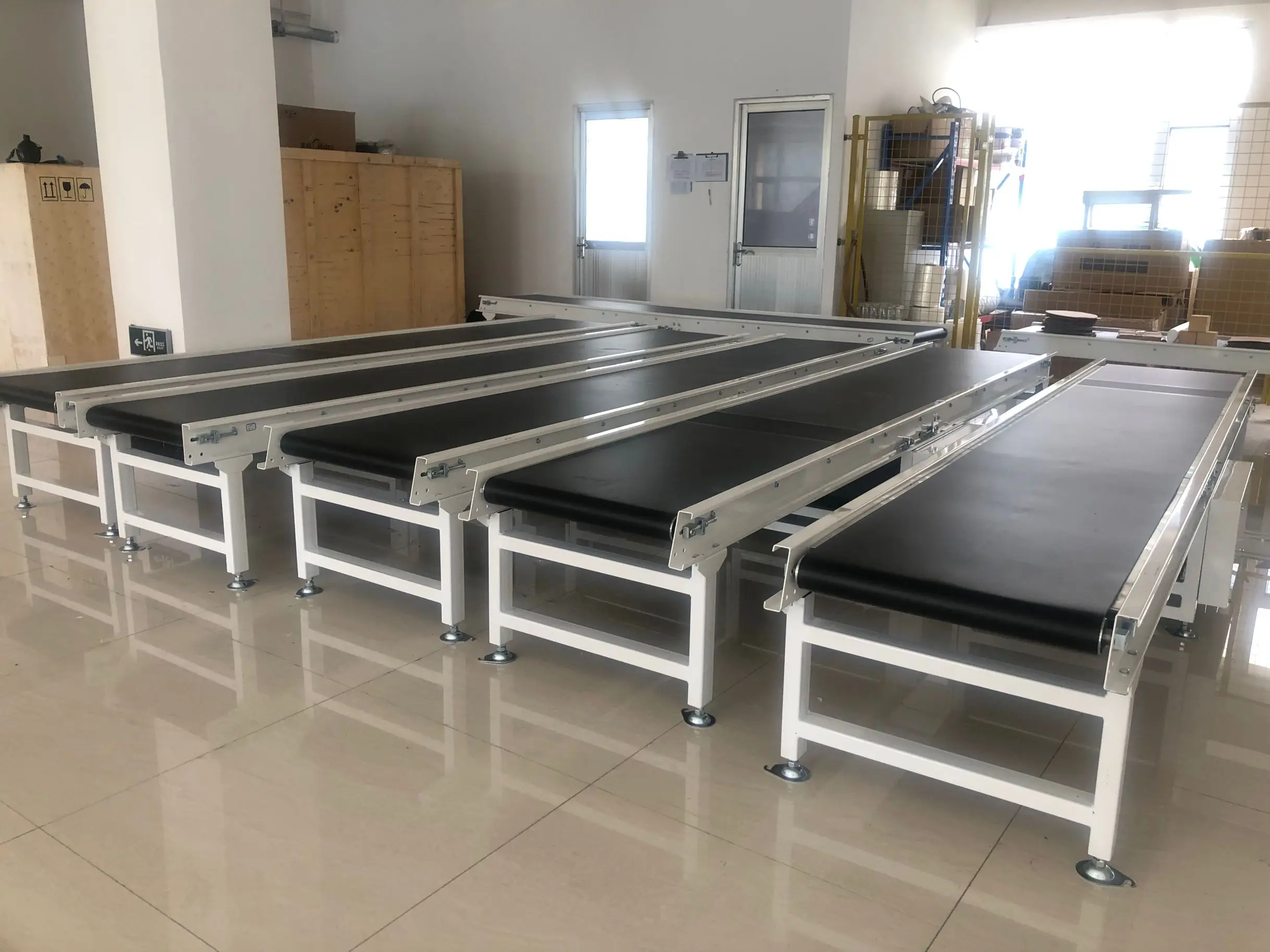 Reversible Band Conveyor - Durable, Versatile, and Efficient