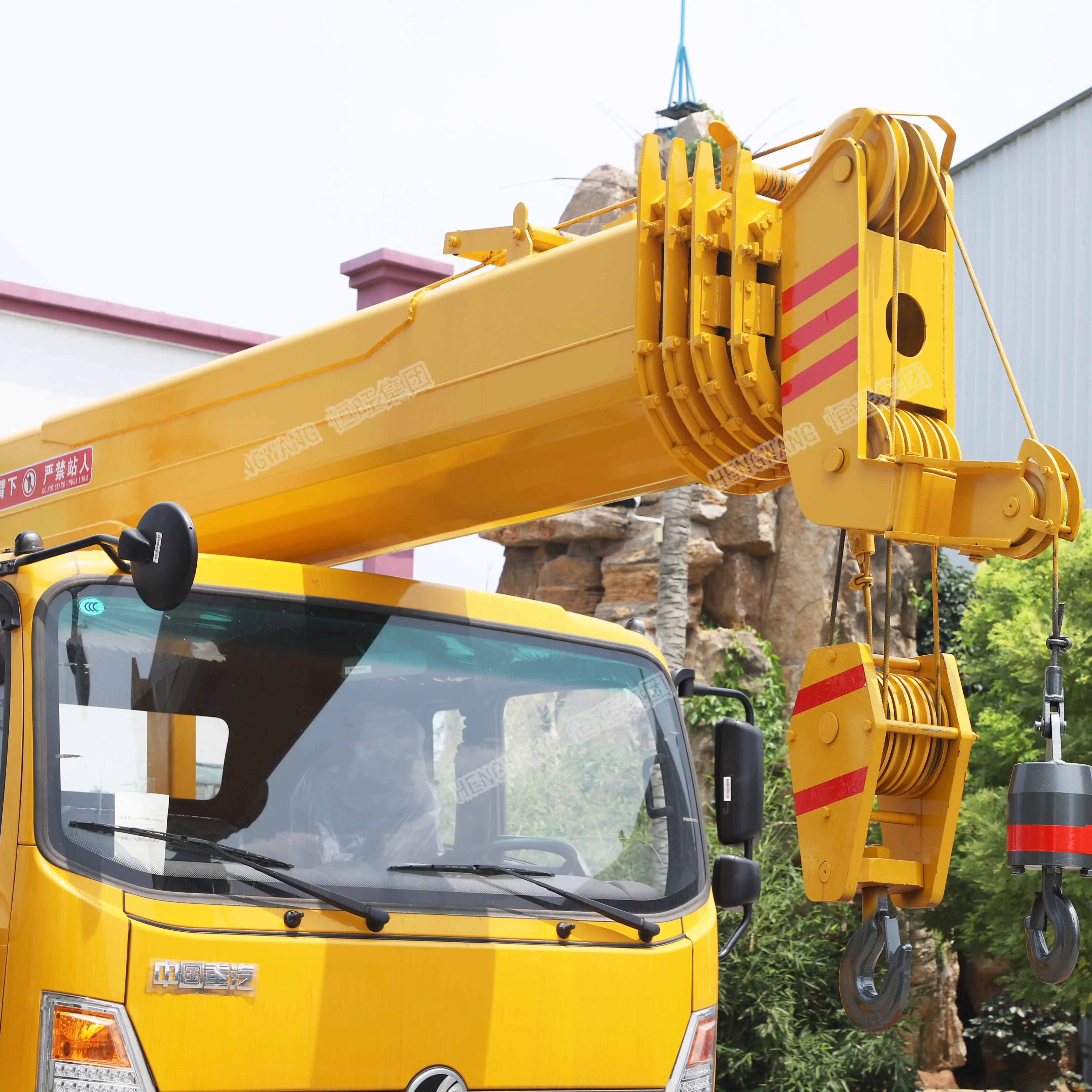 HW official manufacture 25T truck crane machine Products from Shandong ...