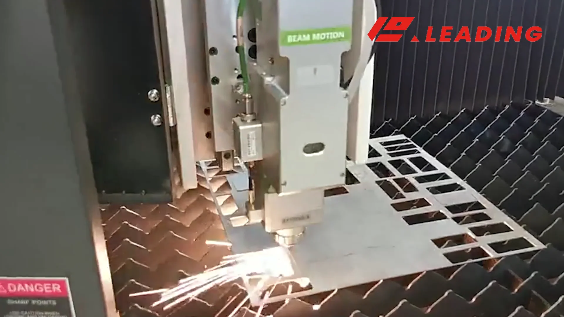 Enclosed Metal Sheet Fiber Laser Cutting Machines 1500w 1000w 2000w ...