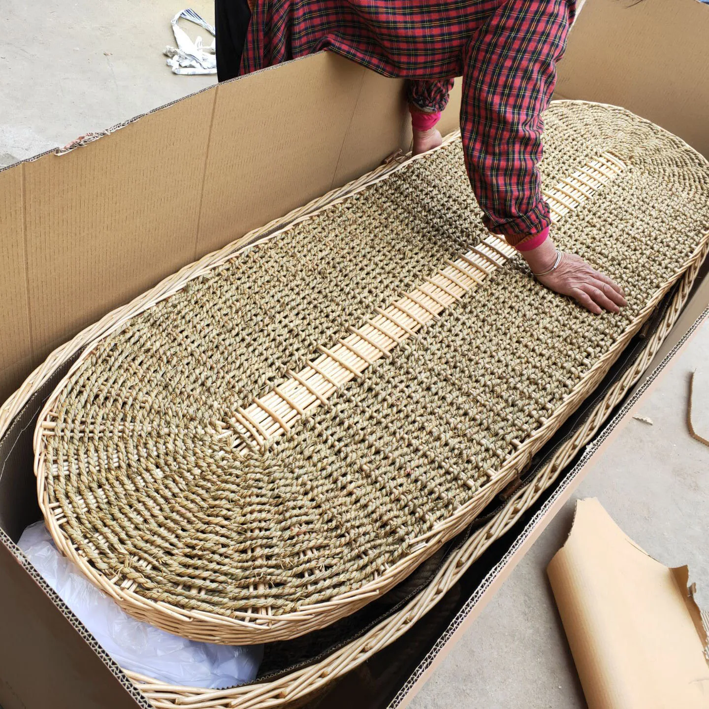 Customized Eco Pod Natural Seagrass Rattan Bamboo Wicker Coffin Funeral ...