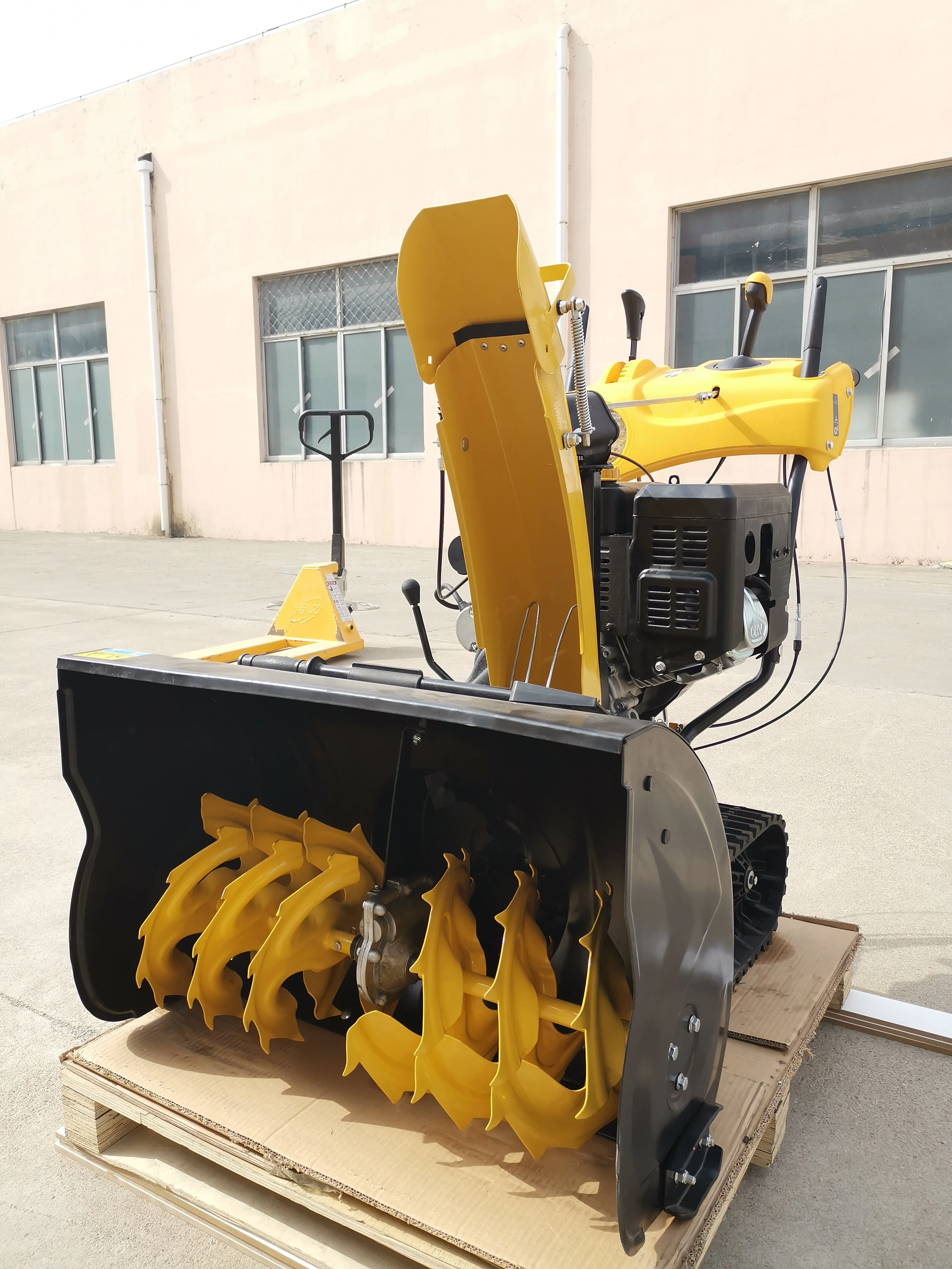 Crawler Type Gas Engine Snow Blower With Ce/epa For Cleaning Snow - Buy ...