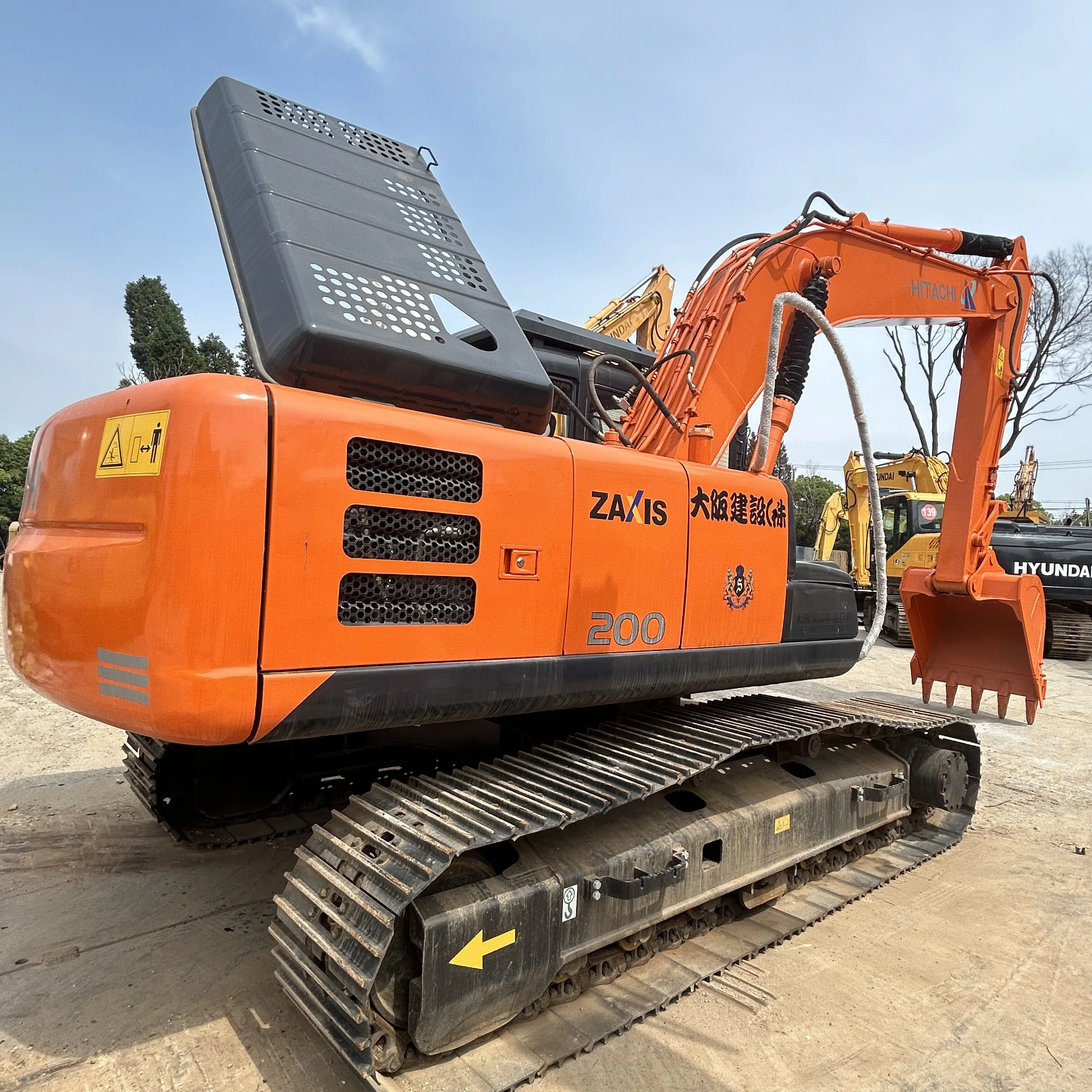 HITACHI ZX200 Used Excavator Digger Japan Original 20 Ton Hitachi zx200 ...